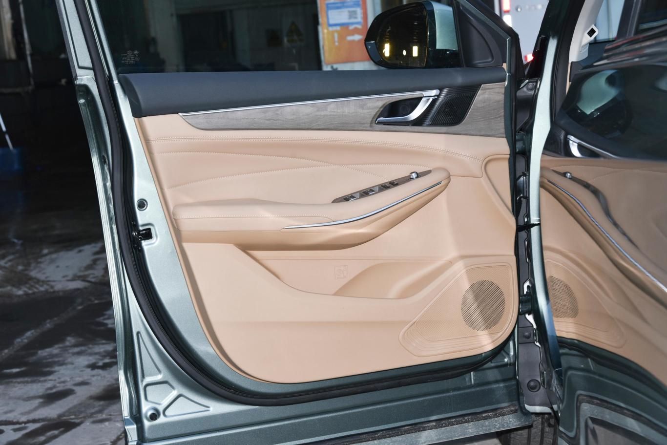 【蓝电E51.5L 94km 旗舰型 7座主驾驶位图片-汽车图片大全】-易车