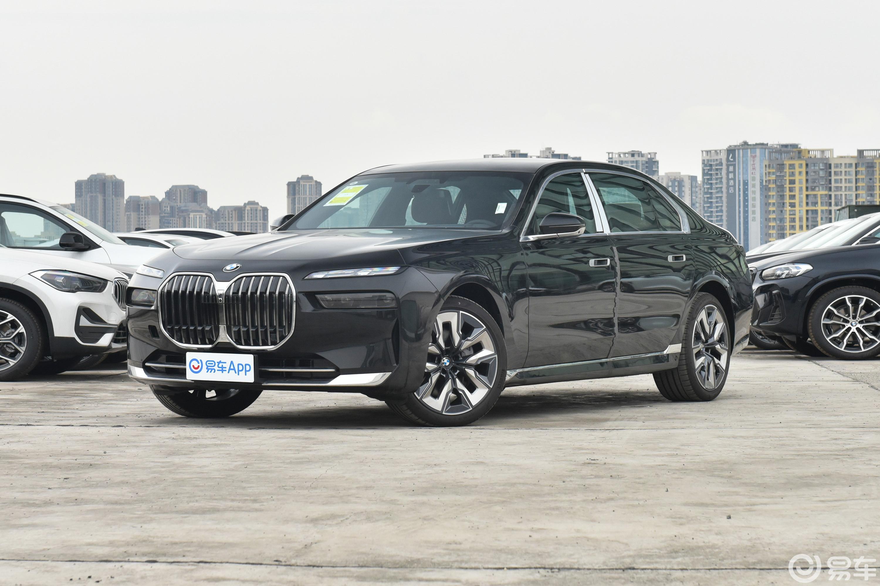 【宝马7系740Li 尊享型 豪华套装侧前45度车头向左水平图片-汽车图片大全】-易车