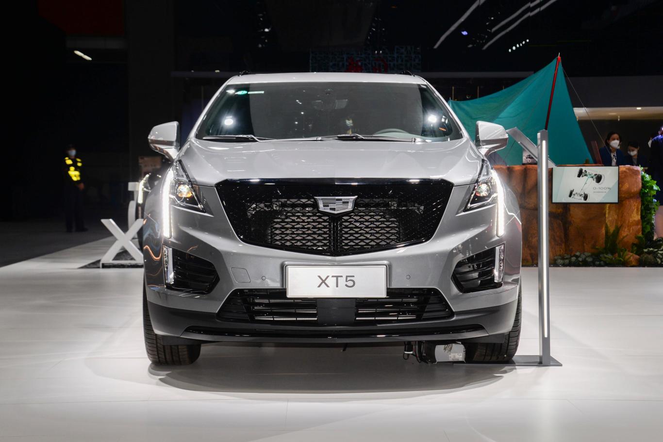 【凯迪拉克XT5轻混 2.0T 四驱尊贵型黑钻版图片-汽车图片大全】-易车