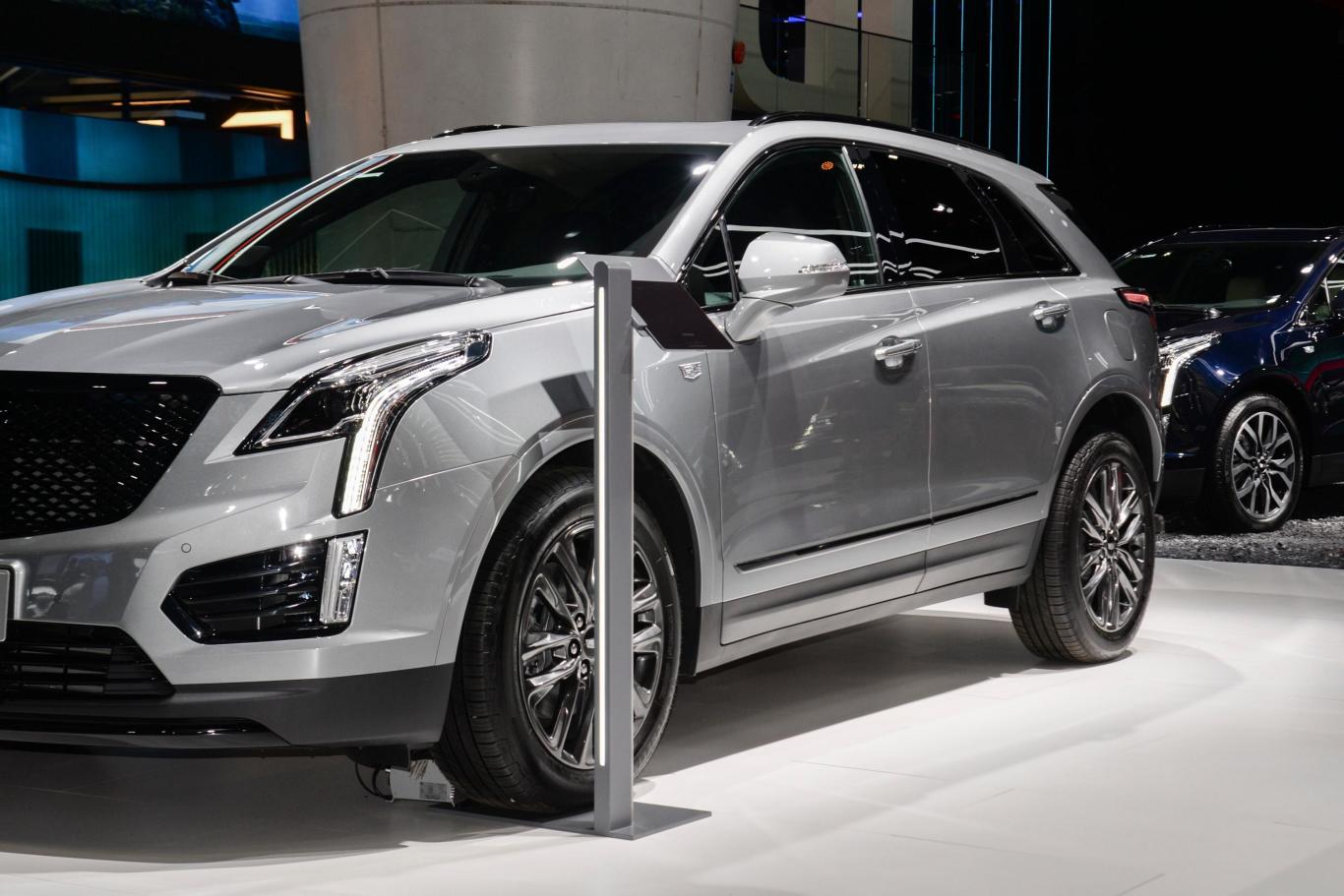 【凯迪拉克XT5轻混 2.0T 四驱尊贵型黑钻版图片-汽车图片大全】-易车