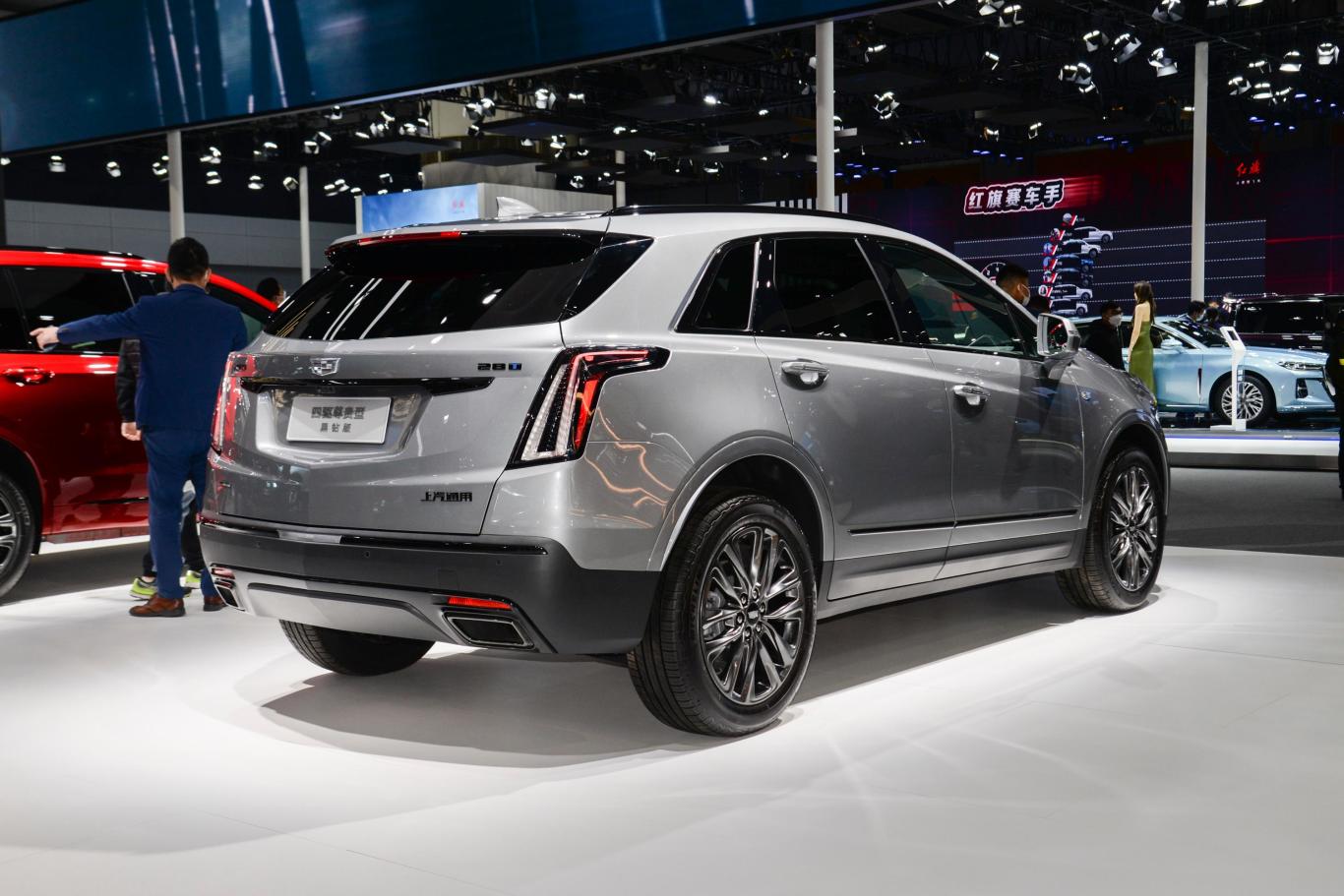 【凯迪拉克XT5轻混 2.0T 四驱尊贵型黑钻版图片-汽车图片大全】-易车