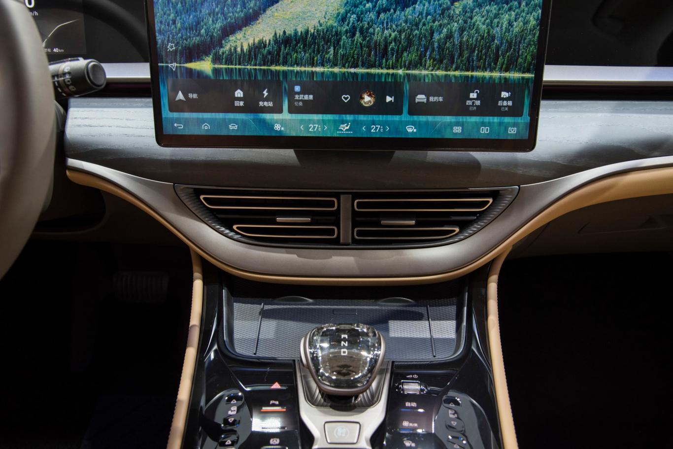 【腾势D9EV 600km 四驱旗舰版 7座图片-汽车图片大全】-易车