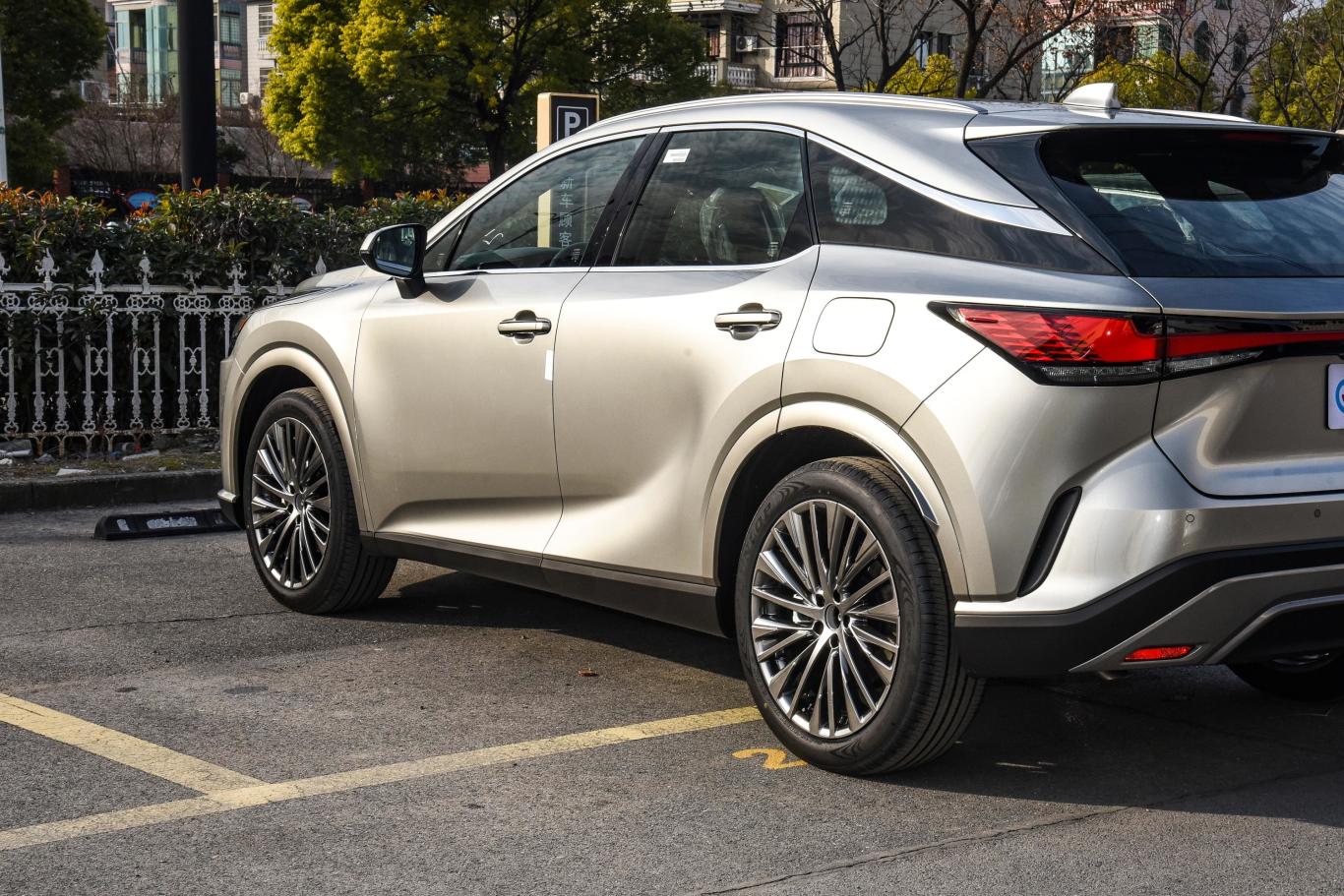 【雷克萨斯RX350h 四驱醇享版外观图片-汽车图片大全】-易车