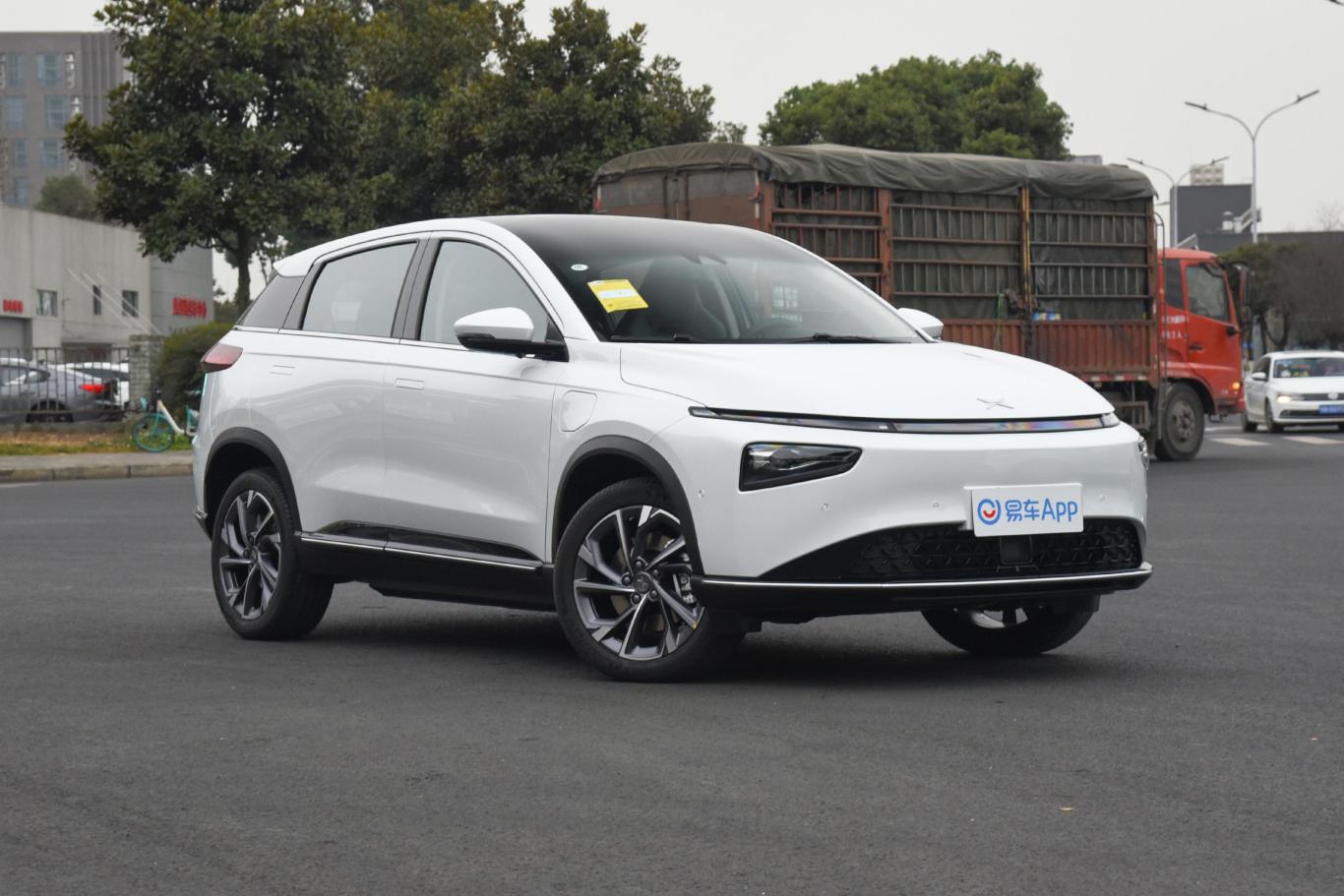 【小鹏G3G3i 460N+侧前45度车头向右水平图片-汽车图片大全】-易车