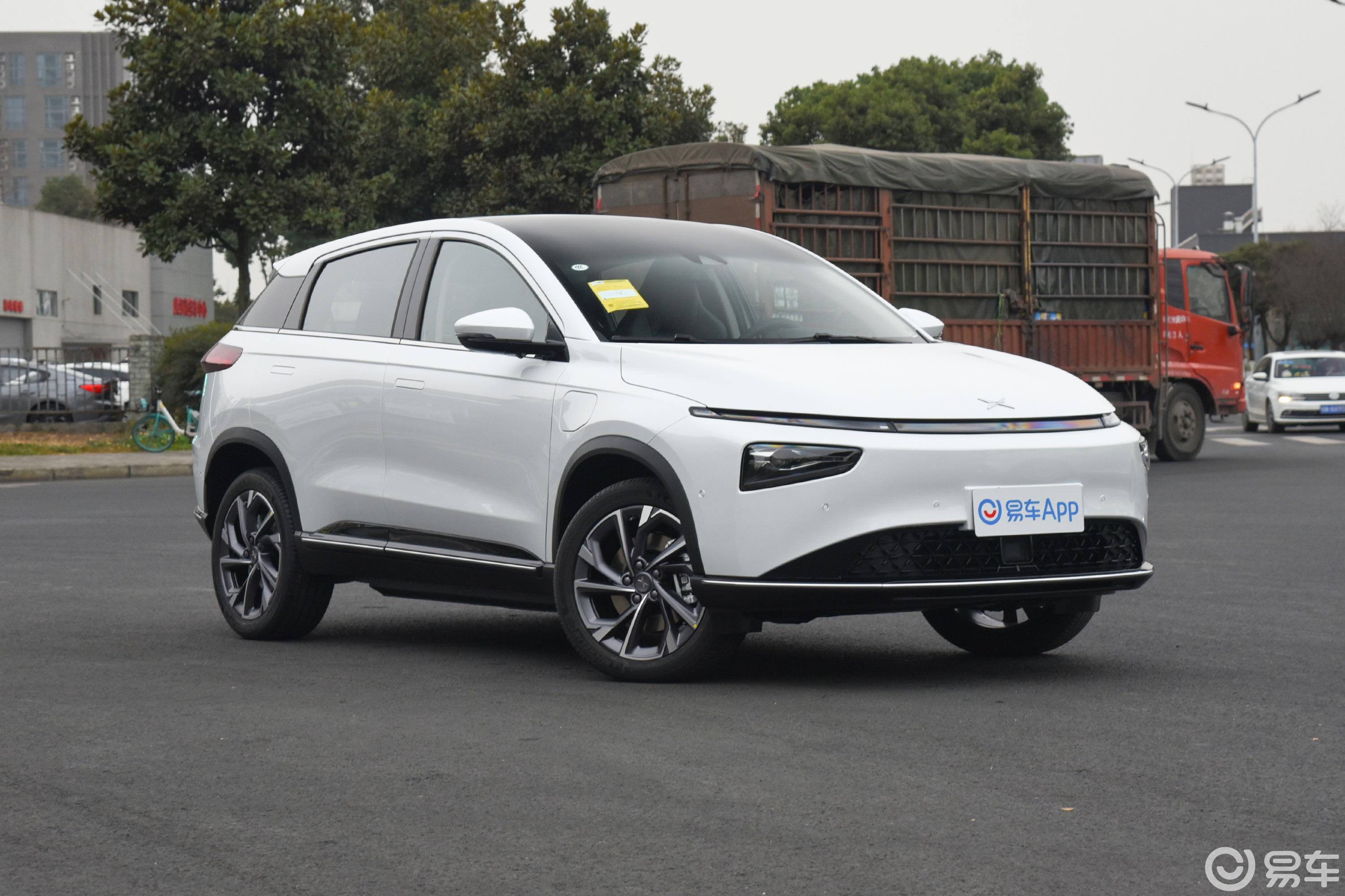 【小鹏G3G3i 460N+侧前45度车头向右水平图片-汽车图片大全】-易车