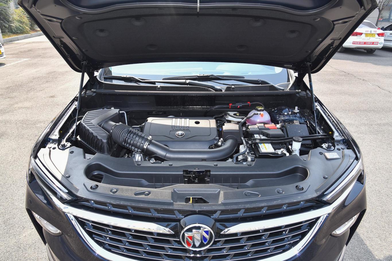 【昂科旗652T 两驱尊贵型 7座前舱整体图片-汽车图片大全】-易车