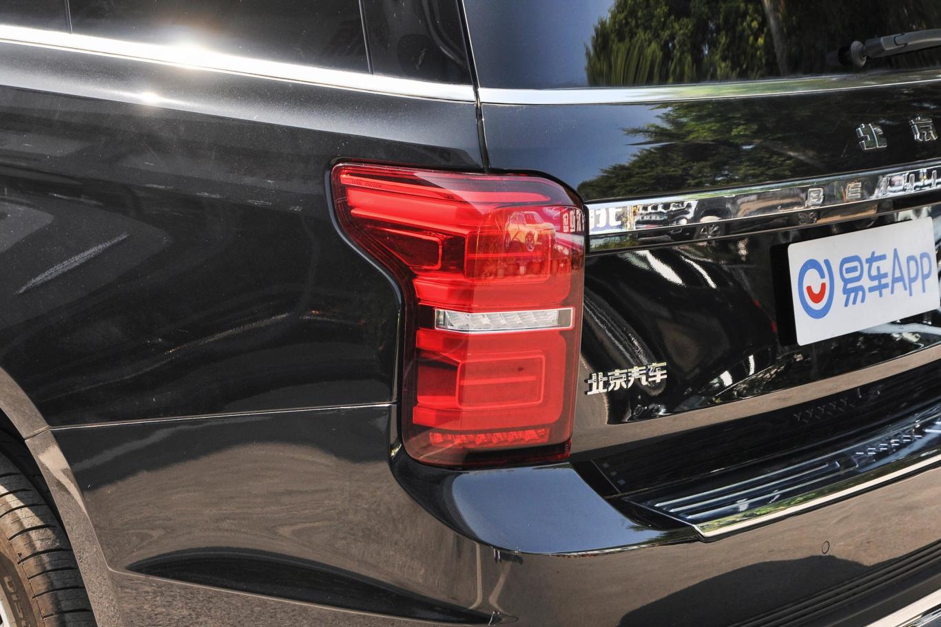 【北京越野BJ90山河经典版 3.0T 至尊版尾灯侧45度俯拍图片-汽车图片大全】-易车