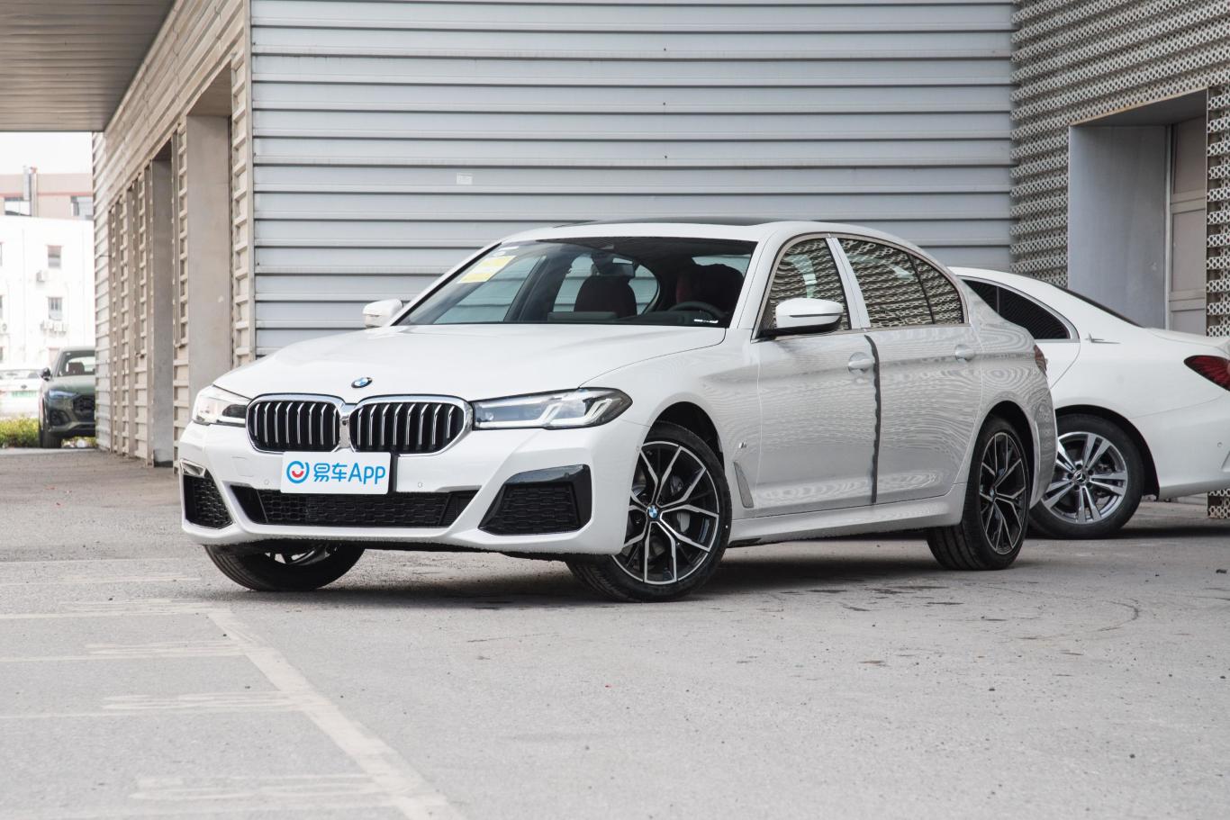 【宝马5系530Li 尊享型 M运动套装侧前45度车头向左水平图片-汽车图片大全】-易车