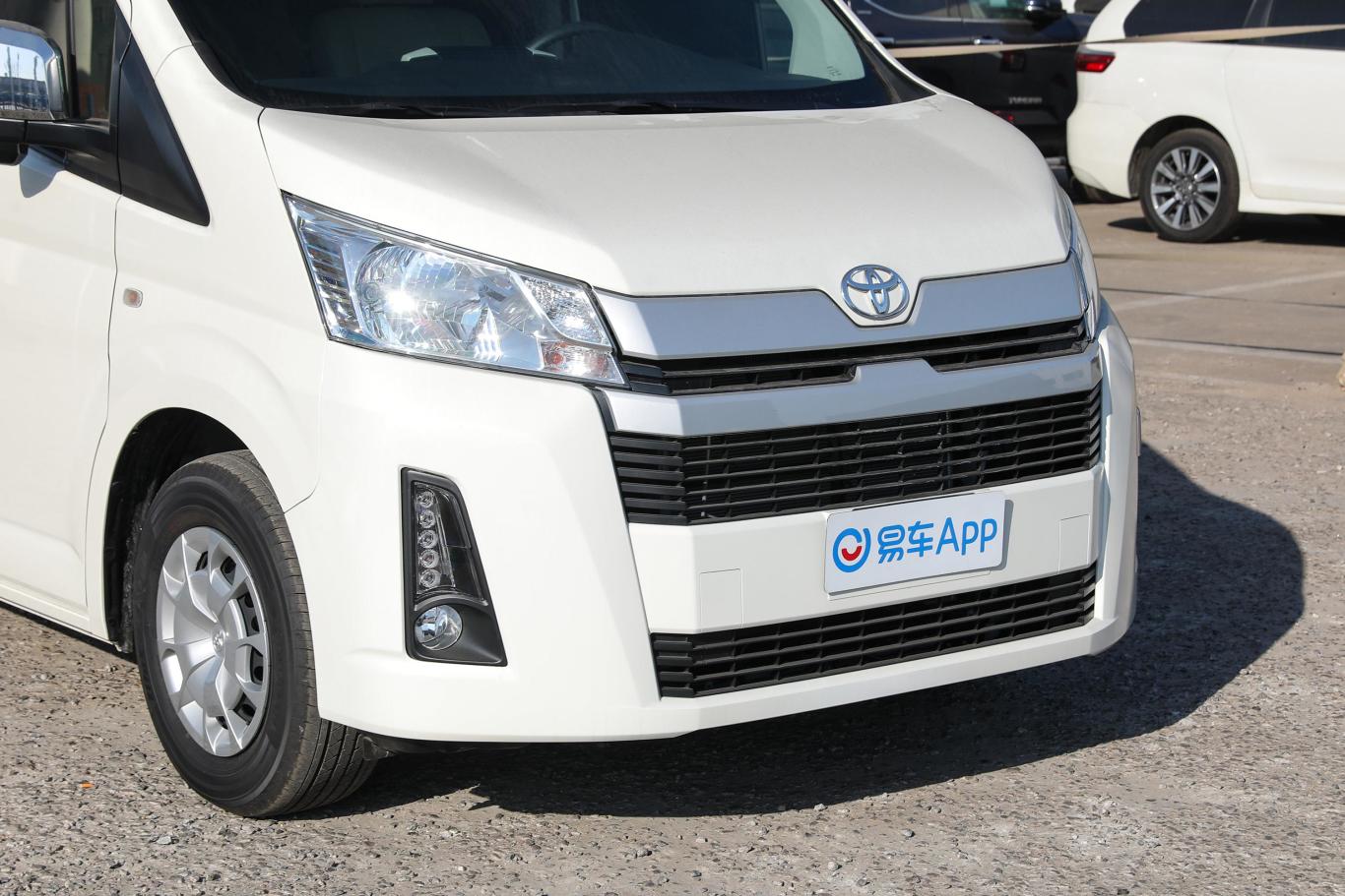 【HIACE高配版前格栅侧俯拍图片-汽车图片大全】-易车