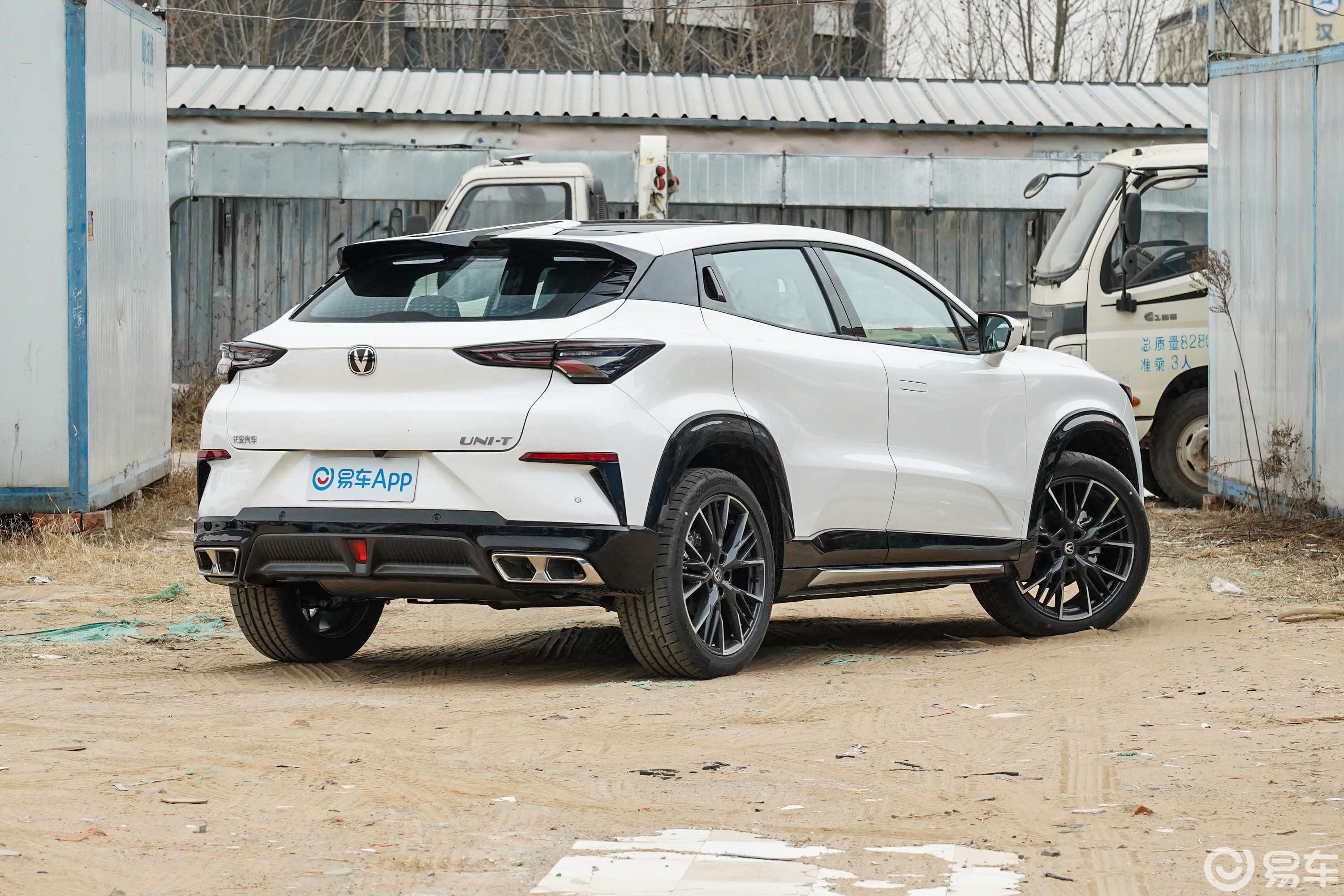 【长安UNI-T第二代 1.5T 尊贵型侧后45度车头向右水平图片-汽车图片大全】-易车