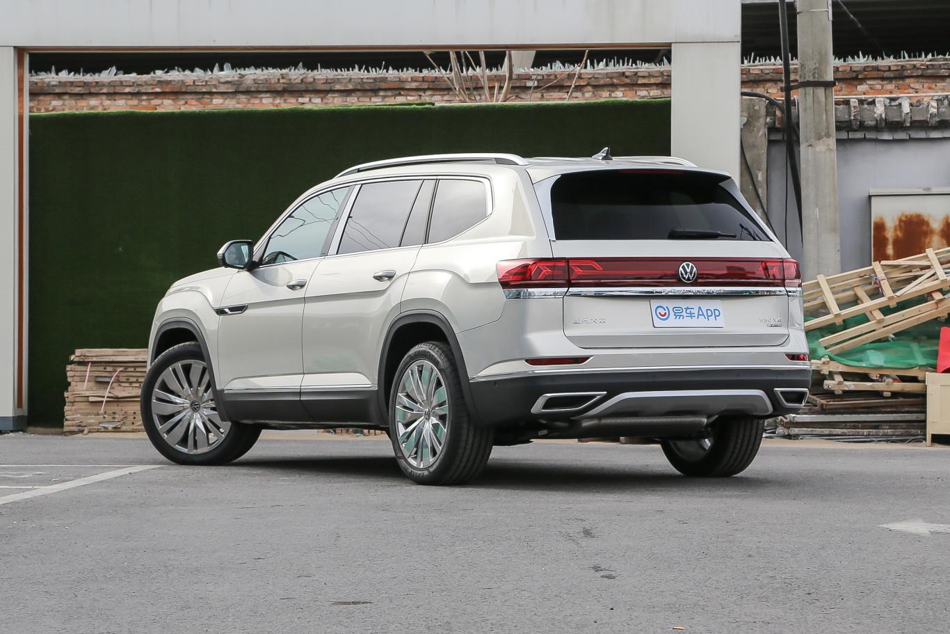 【途昂530 V6 四驱尊崇旗舰版侧后45度车头向左水平图片-汽车图片大全】-易车