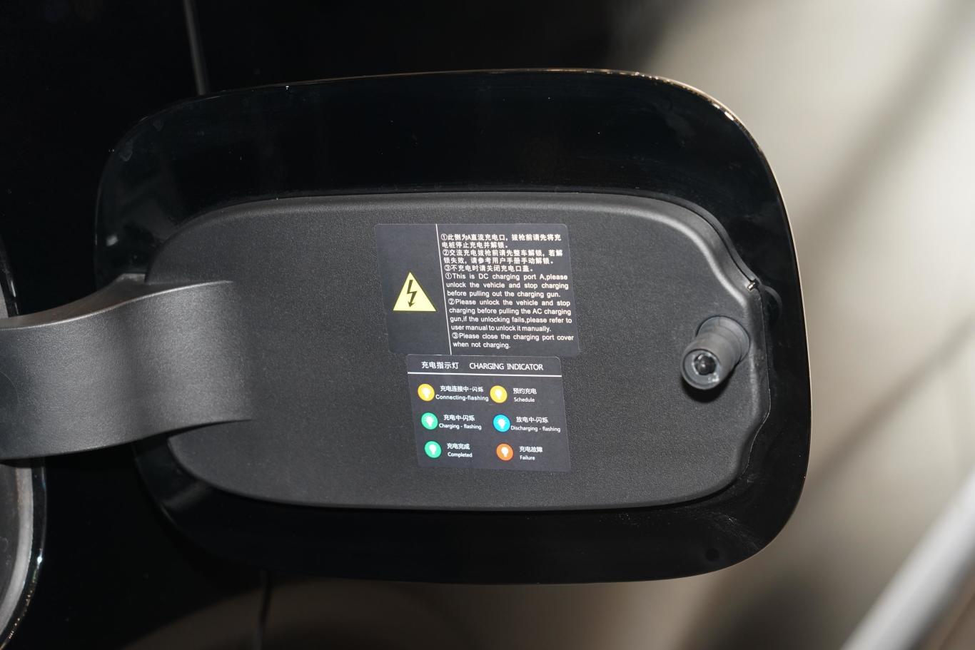 【腾势D9EV 600km 四驱尊荣版 7座外观细节图片-汽车图片大全】-易车