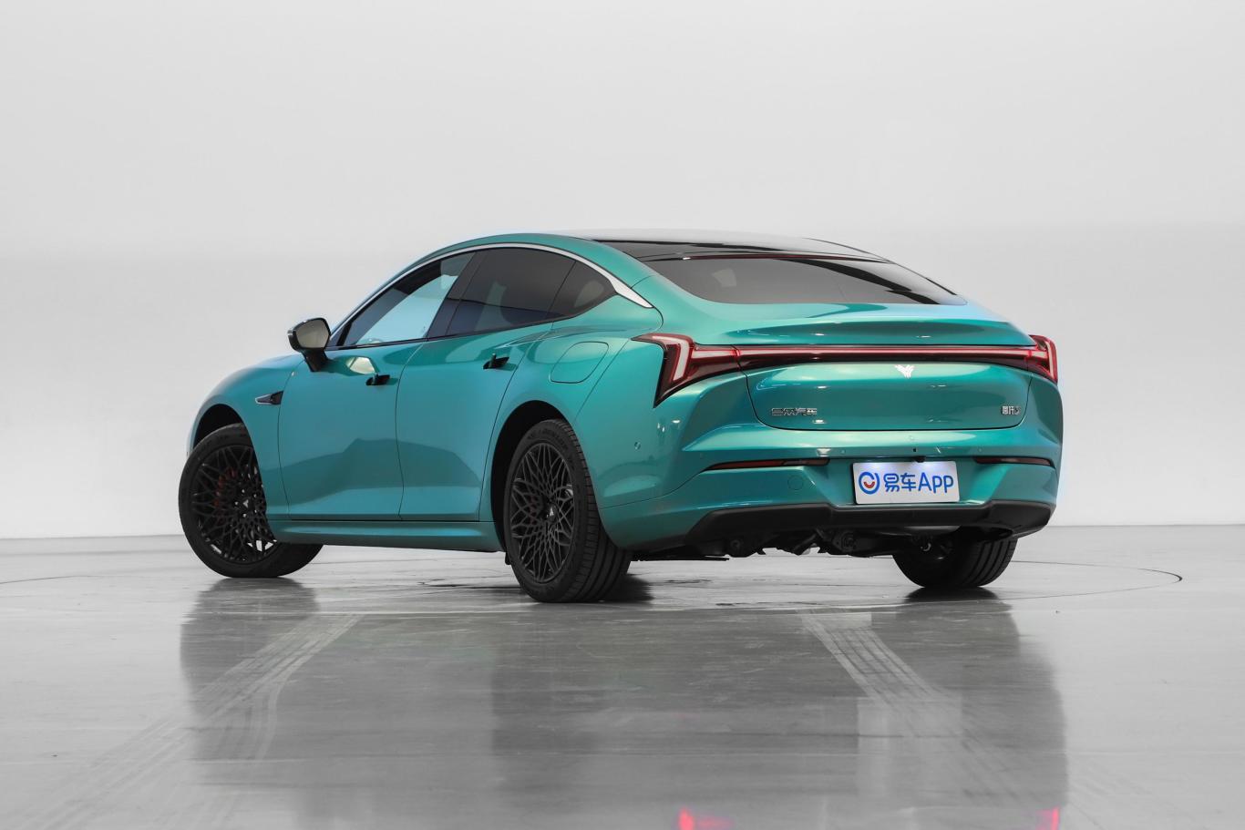 【哪吒S增程版 310km 1160后驱大版侧后45度车头向左水平图片-汽车图片大全】-易车