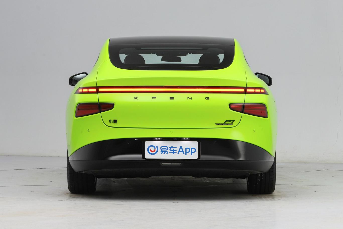 【小鹏P7P7i 610 四驱鹏翼性能版正后水平图片-汽车图片大全】-易车