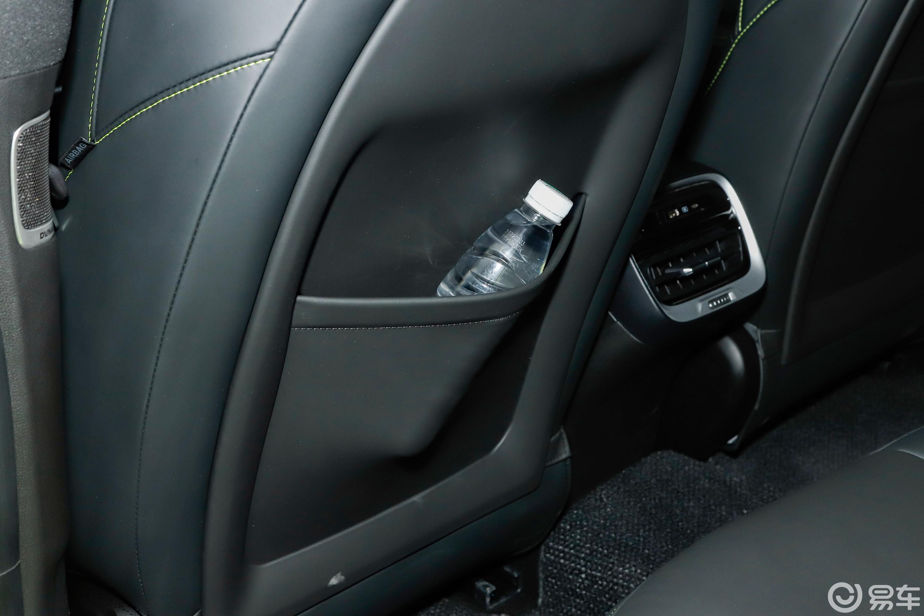 【小鹏P7P7i 610 四驱鹏翼性能版后排空间图片-汽车图片大全】-易车