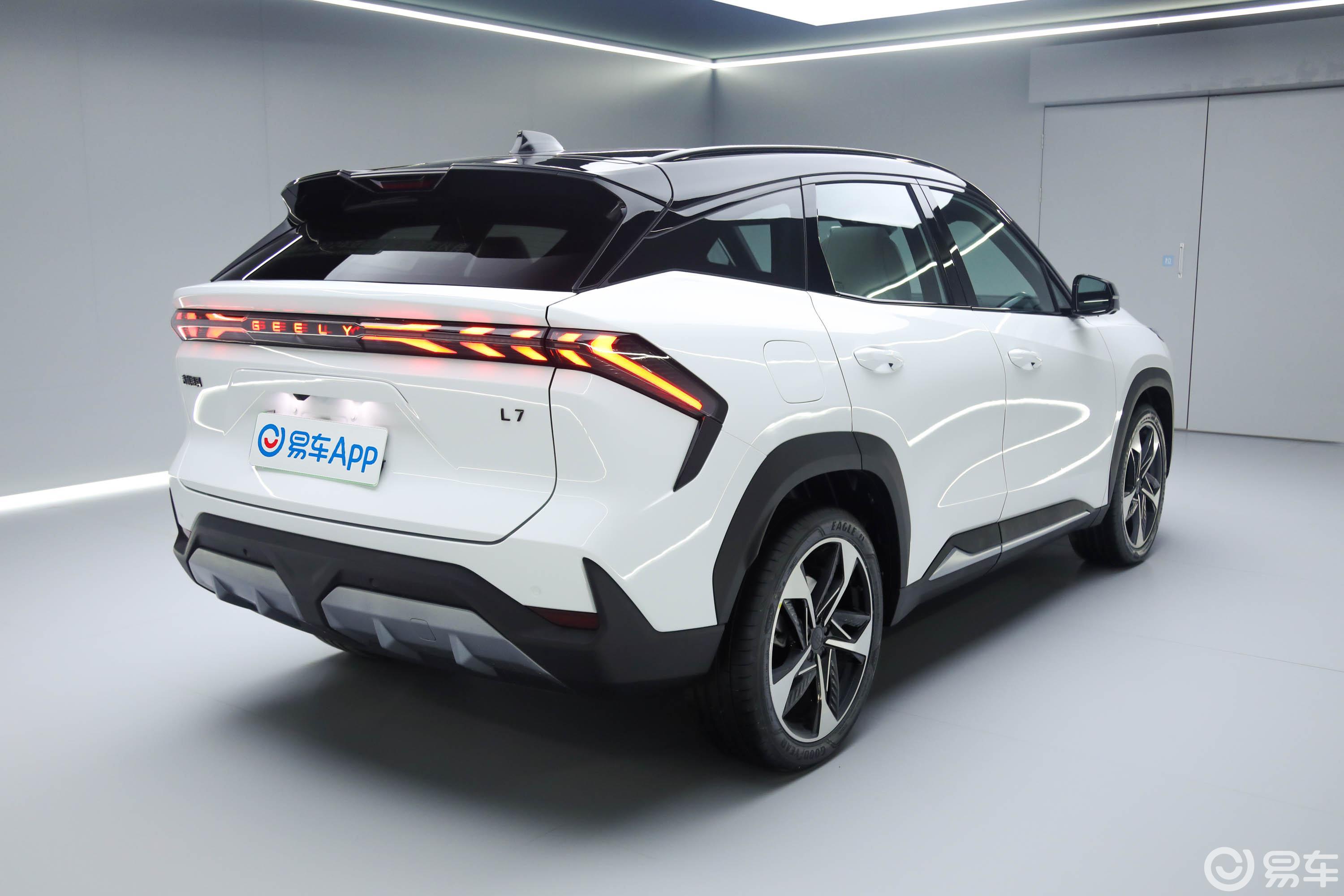 【银河L71.5T 115km 星舰侧后45度车头向右水平图片-汽车图片大全】-易车