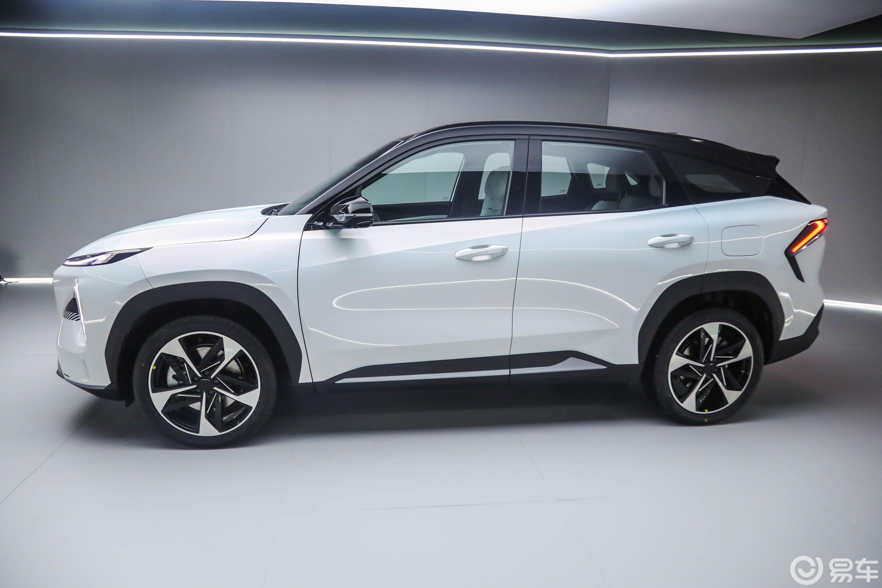 【银河L71.5T 115km 星舰正侧车头向左水平图片-汽车图片大全】-易车