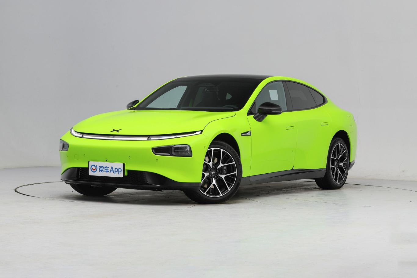【小鹏P7P7i 610 四驱鹏翼性能版侧前45度车头向左水平图片-汽车图片大全】-易车