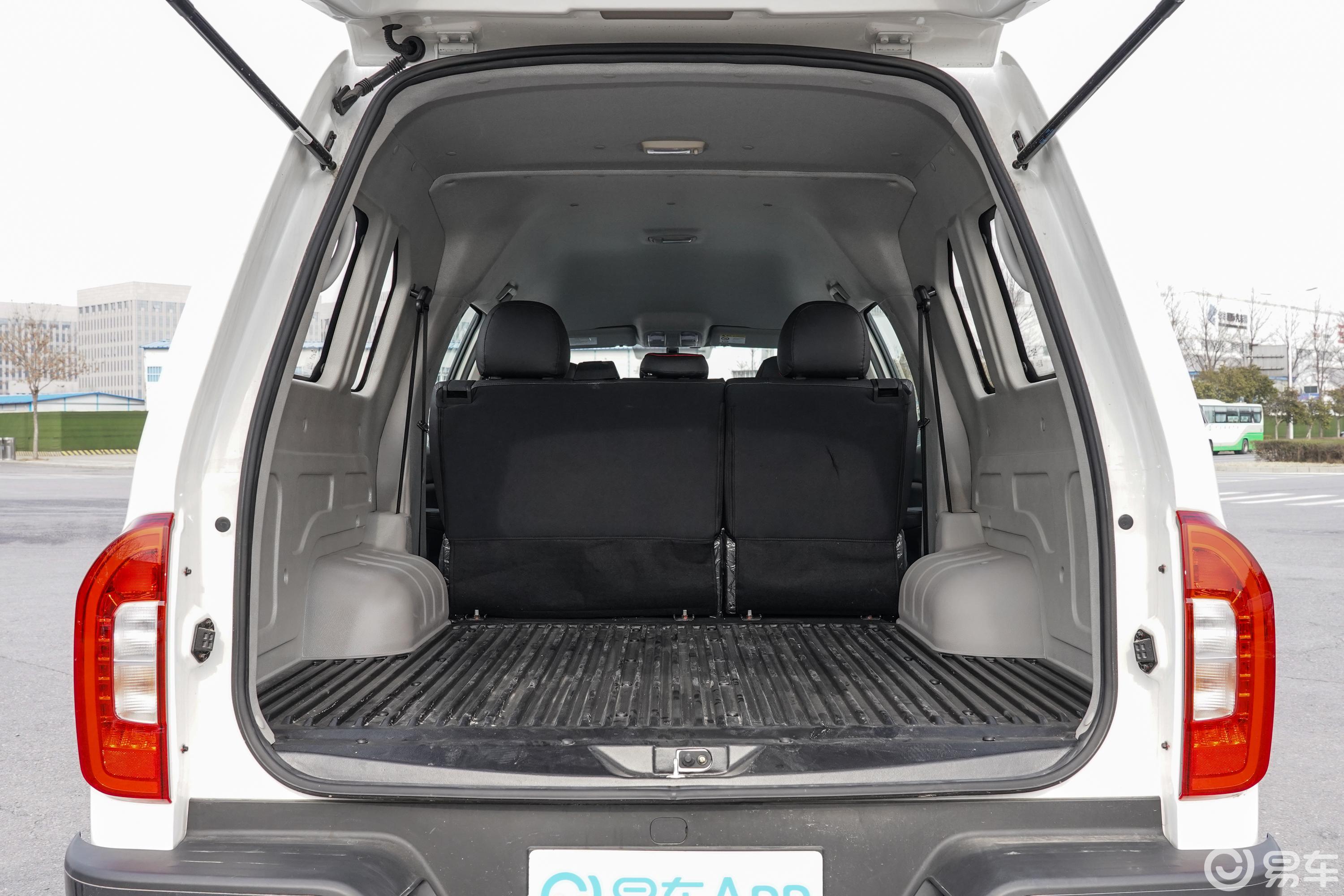 【大将军F9 SUV2.0T 自动四驱豪华型后备厢空间特写图片-汽车图片大全】-易车