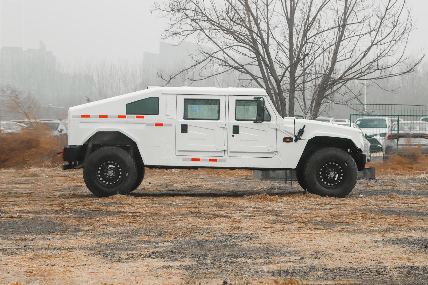 【猛士M50逆行者500 4.0T 溜背厢式正侧车头向右水平图片-汽车图片大全】-易车