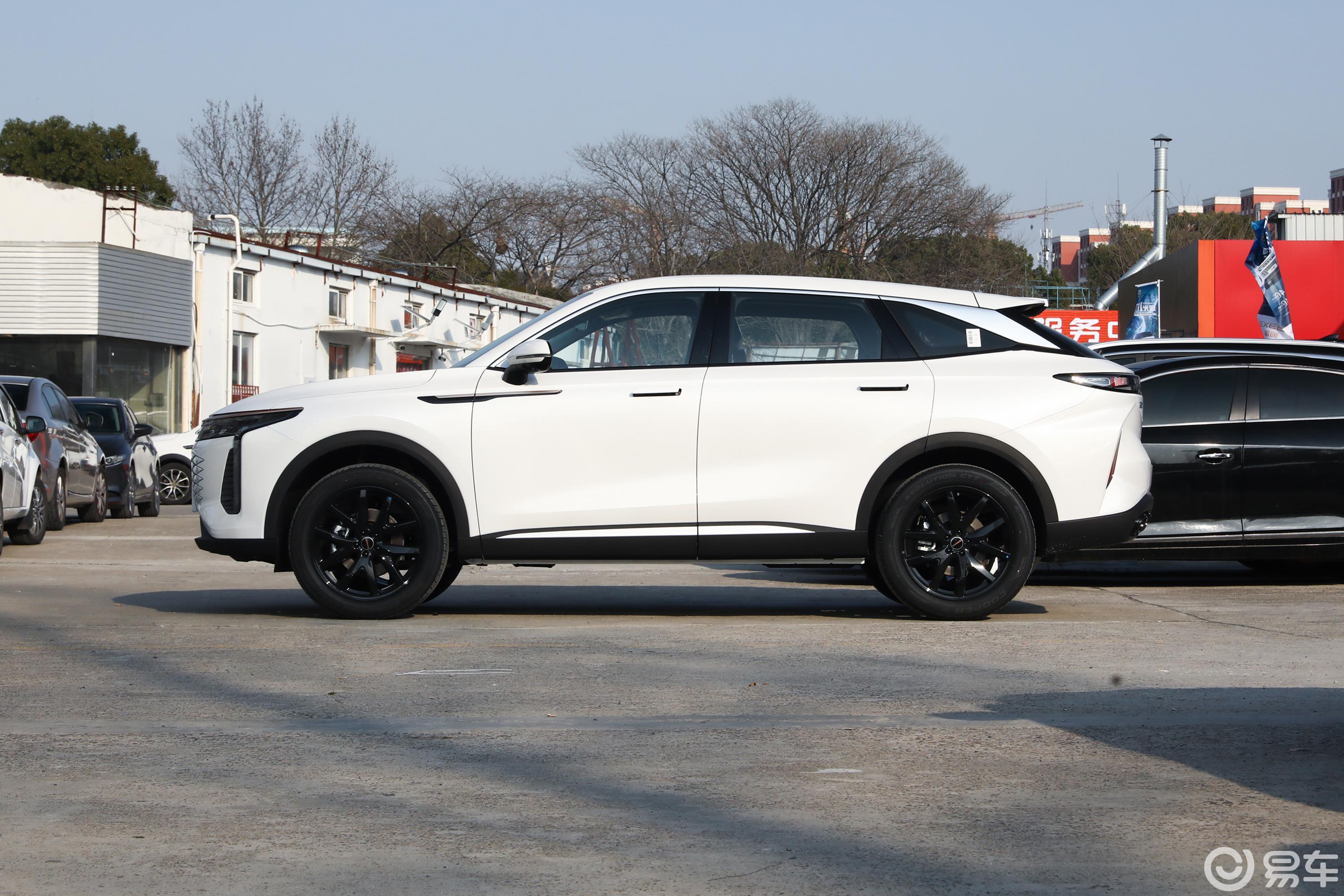 【星途瑶光400T 双离合两驱优享版正侧车头向左水平图片-汽车图片大全】-易车