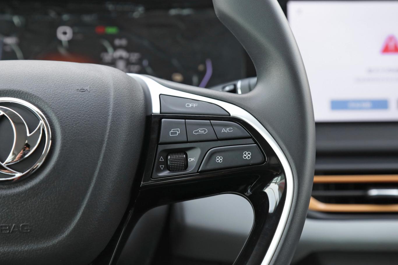 【风神E70改款 Pro 401km 畅行版 三元锂右侧方向盘功能按键图片-汽车图片大全】-易车