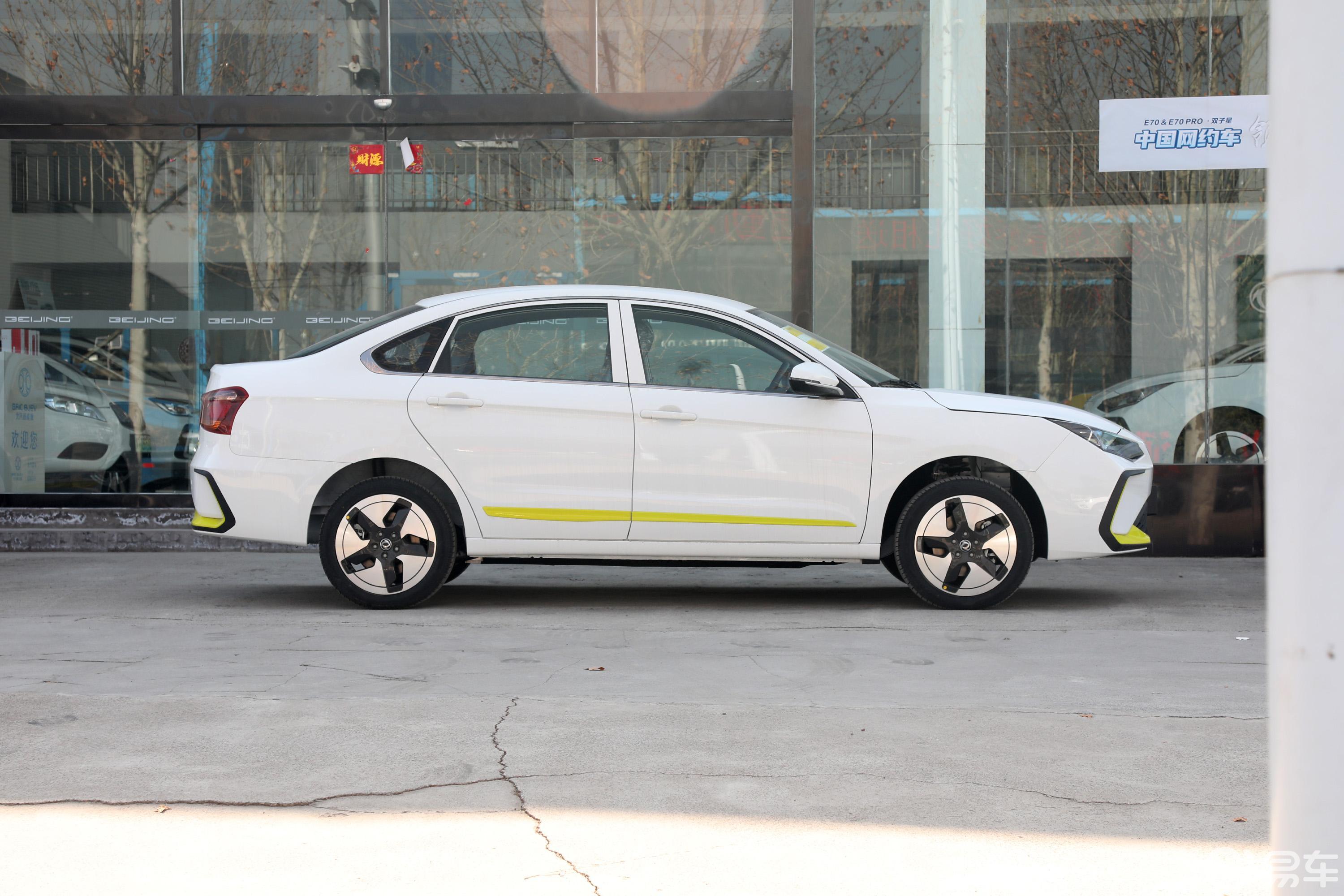 【风神E70改款 Pro 401km 畅行版 三元锂正侧车头向右水平图片-汽车图片大全】-易车