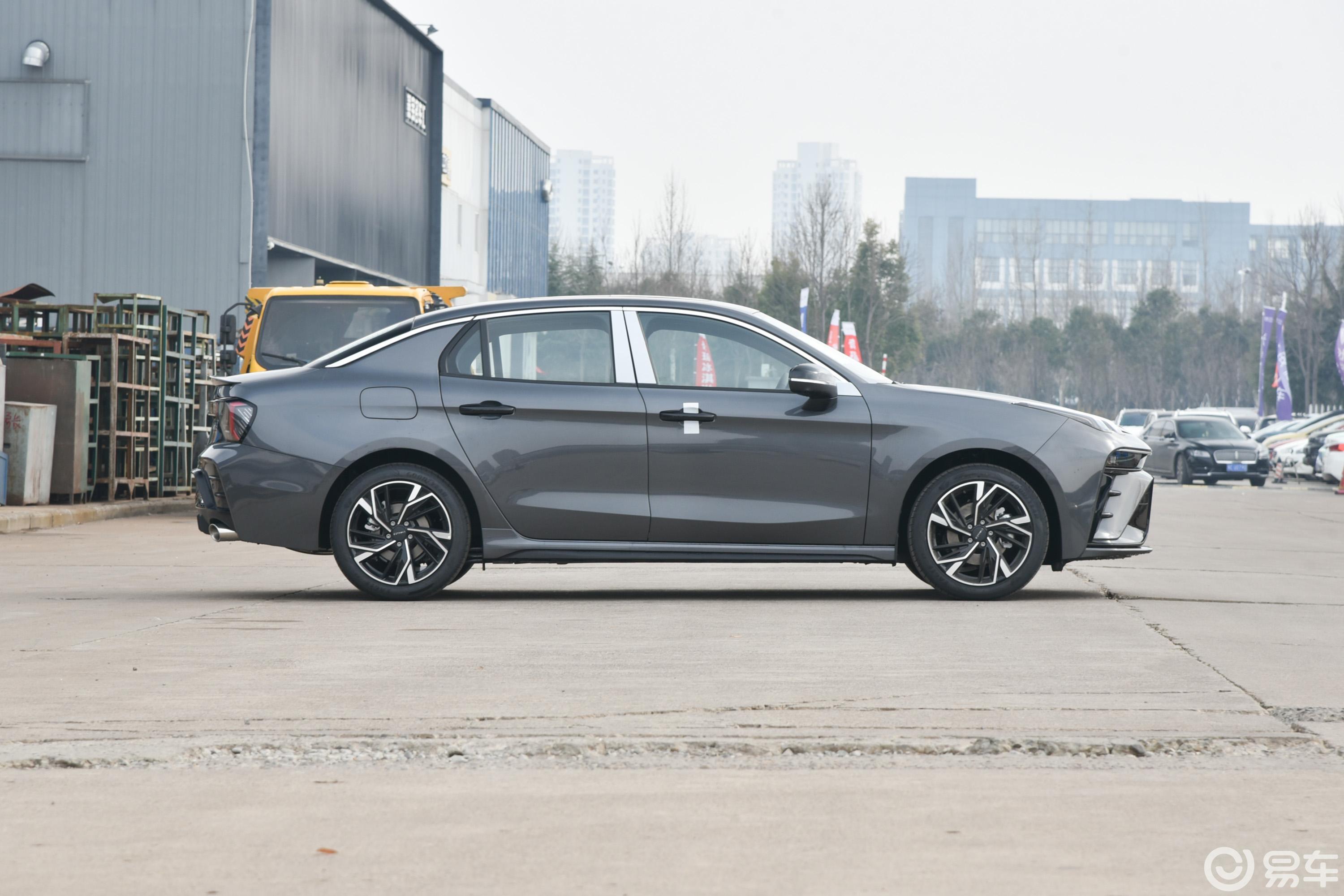 【领克031.5T 双离合两驱劲Plus 5座正侧车头向右水平图片-汽车图片大全】-易车