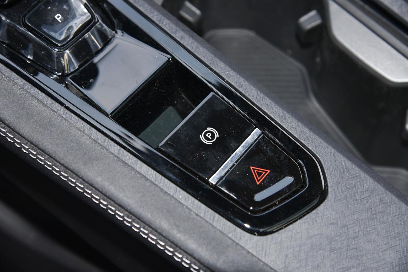 【领克031.5T 双离合两驱劲Plus 5座驻车制动图片-汽车图片大全】-易车