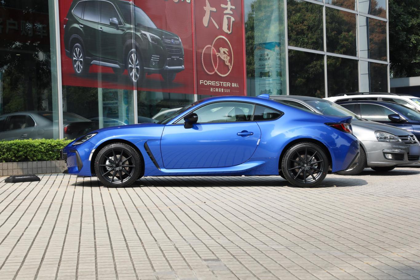 【斯巴鲁BRZ10周年纪念版 2.4L 手动版正侧车头向左水平图片-汽车图片大全】-易车