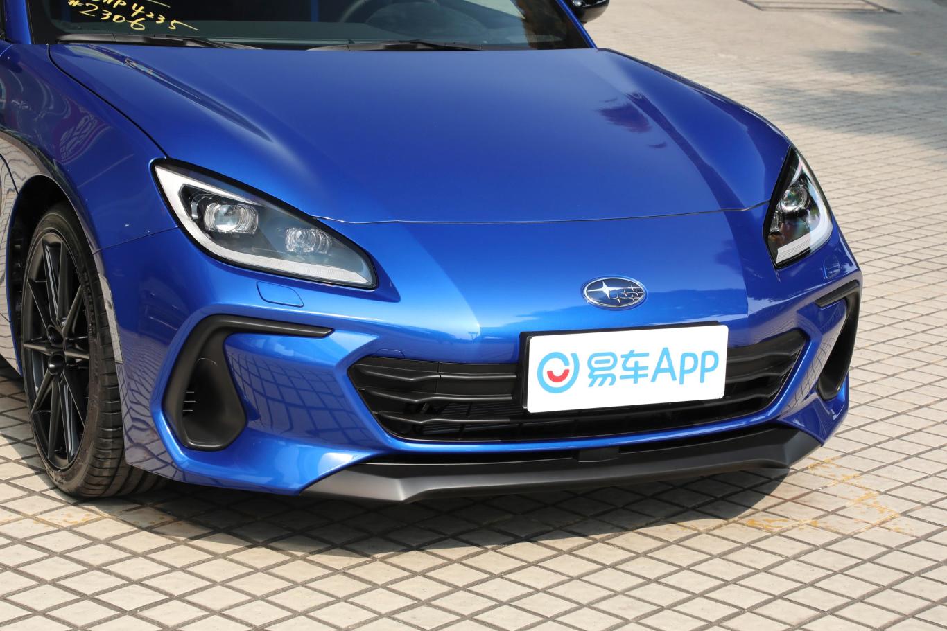 【斯巴鲁BRZ10周年纪念版 2.4L 手动版前格栅侧俯拍图片-汽车图片大全】-易车