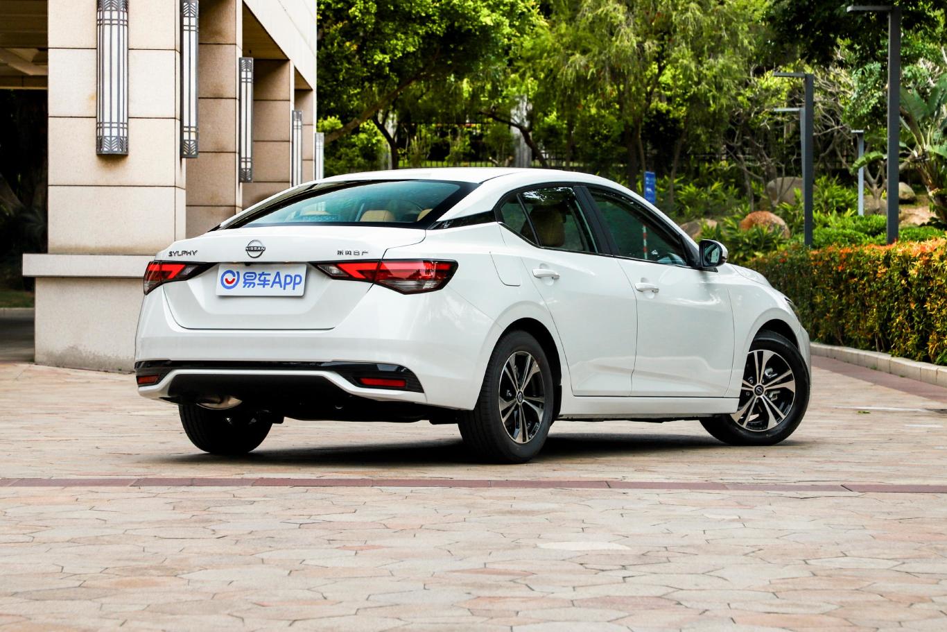 【轩逸1.6L 智驾版侧后45度车头向右水平图片-汽车图片大全】-易车