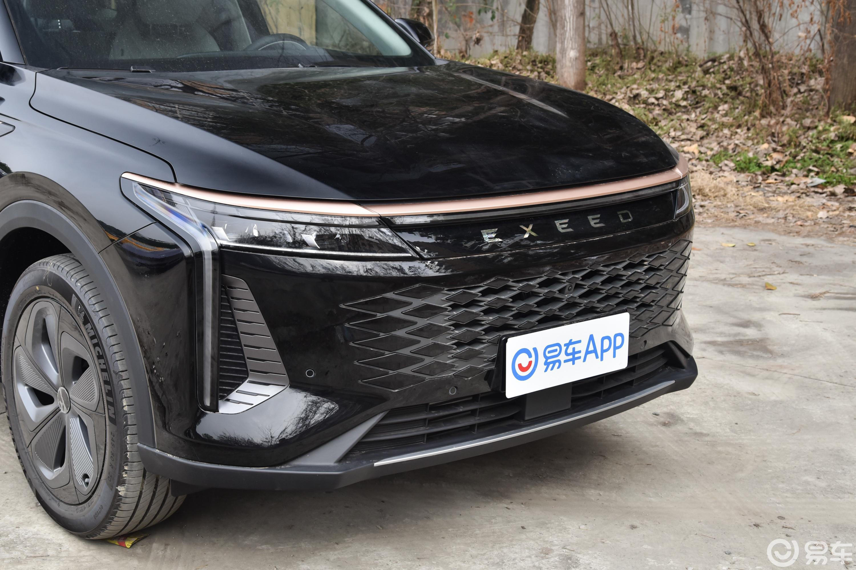 【星途瑶光400T 双离合两驱奢享版前格栅侧俯拍图片-汽车图片大全】-易车