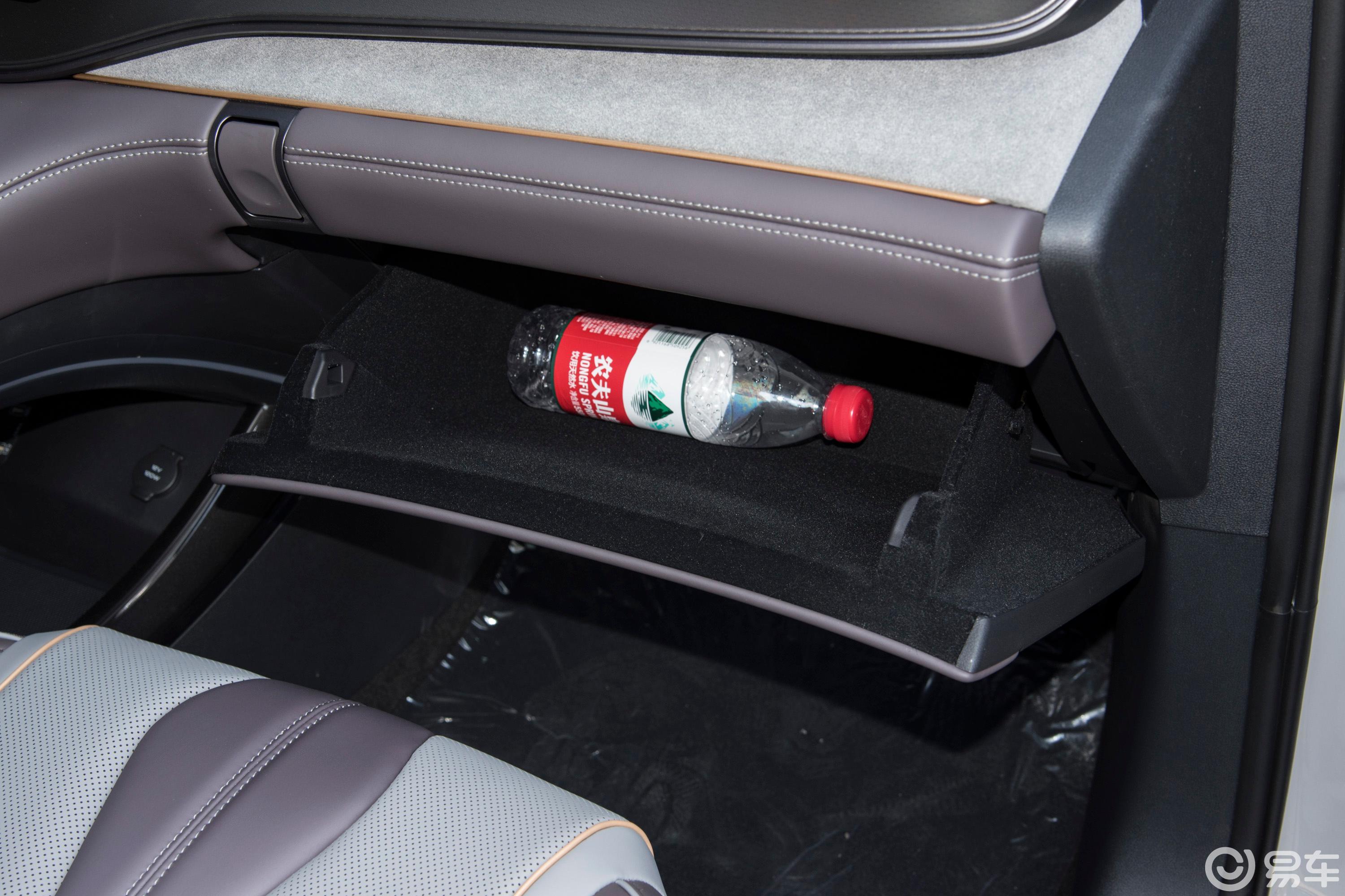 【护卫舰07DM-i 100km 两驱豪华型手套箱空间水瓶横置图片-汽车图片大全】-易车