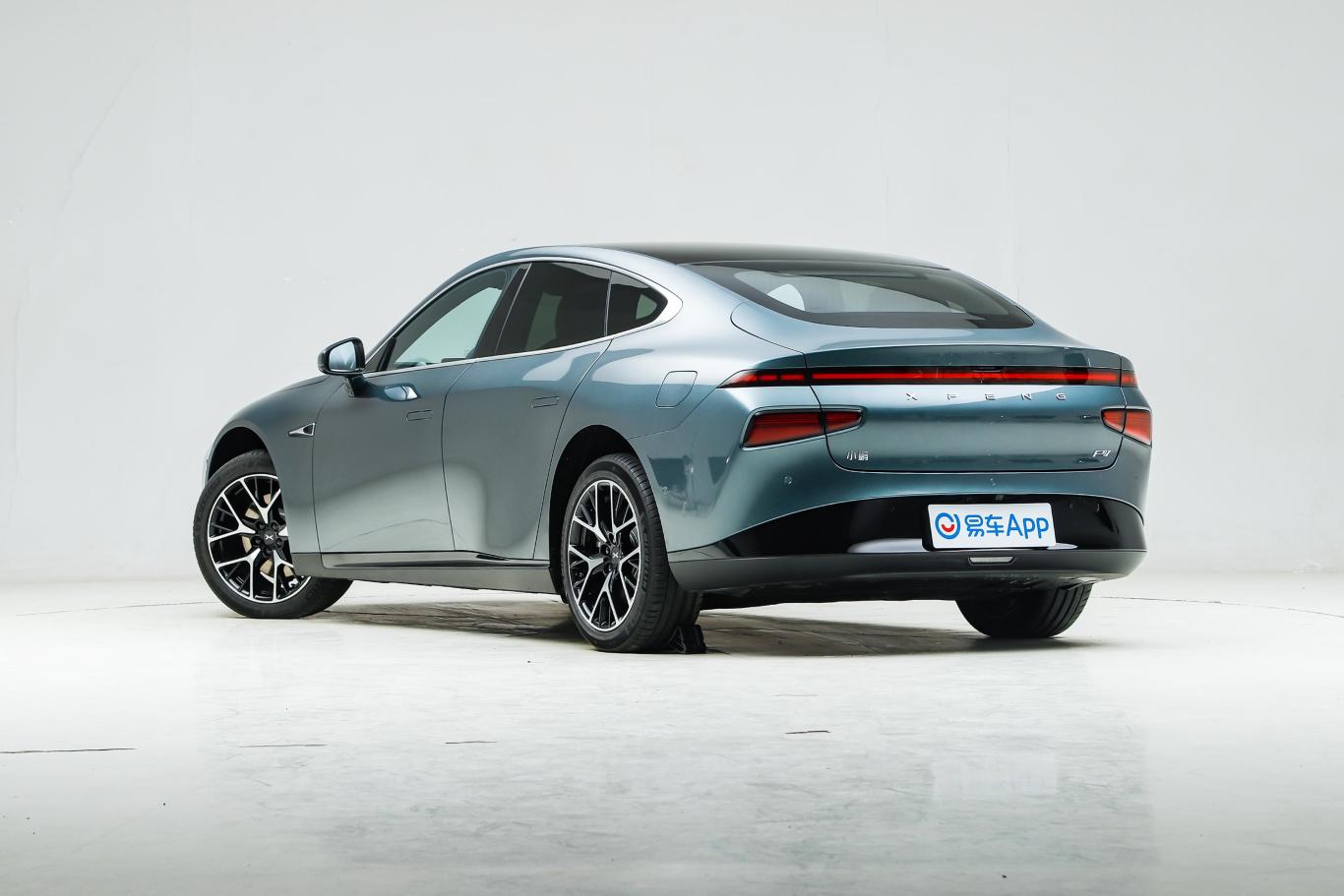 【小鹏P7P7i 702 后驱Max侧后45度车头向左水平图片-汽车图片大全】-易车