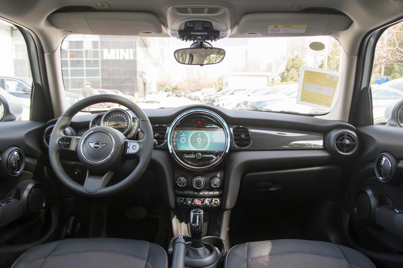 【MINI1.5T ONE 五门版内饰全景正拍图片-汽车图片大全】-易车