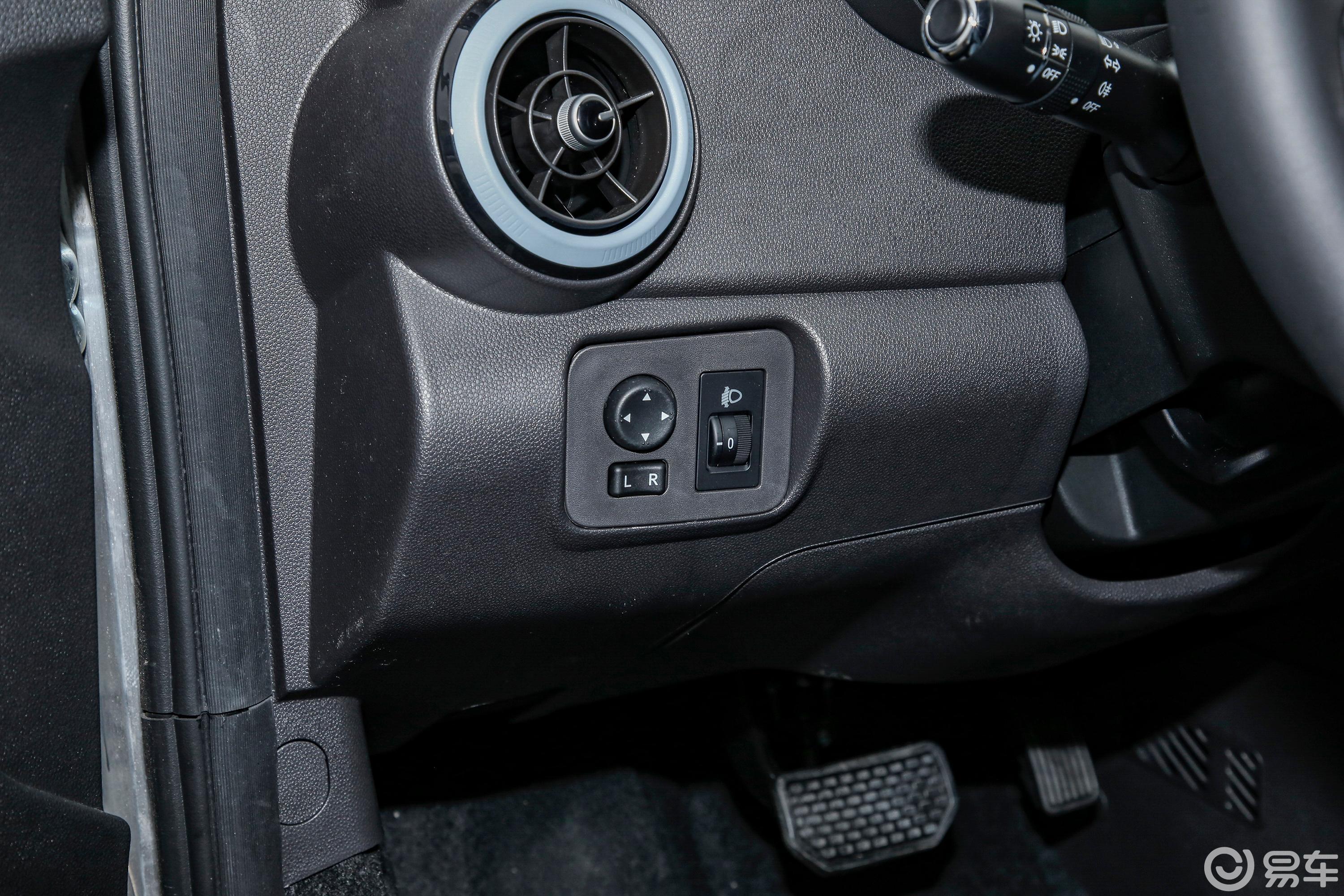 【小蚂蚁301km 真爱Plus版 三元锂主驾驶位图片-汽车图片大全】-易车