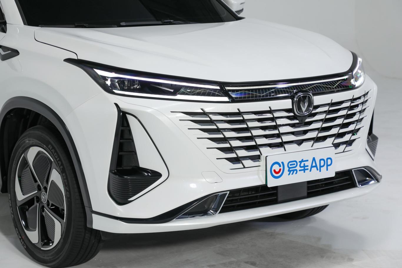 【长安CS75PLUS 智电iDD1.5T 150km 智领型前格栅侧俯拍图片-汽车图片大全】-易车