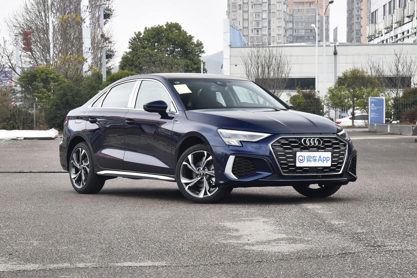 【奥迪A3A3L Limousine 35 TFSI 豪华运动型侧前45度车头向右水平图片-汽车图片大全】-易车