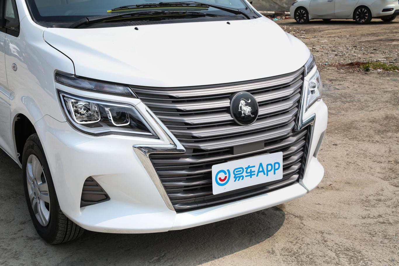 【菱智M5L 1.6L 基本型 7座前格栅侧俯拍图片-汽车图片大全】-易车