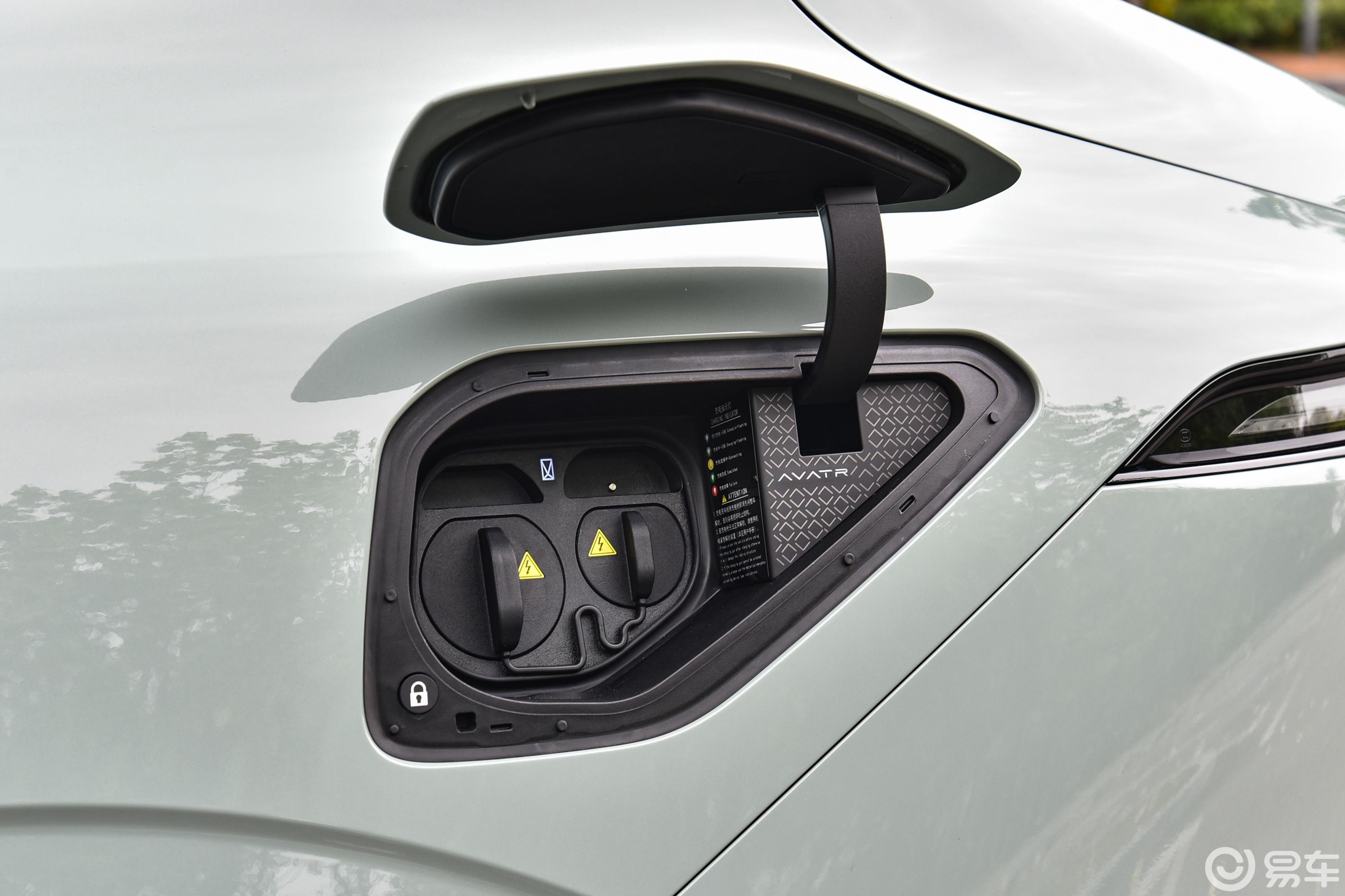【阿维塔11705km 超长续航单电机版 4座慢充充电口图片-汽车图片大全】-易车