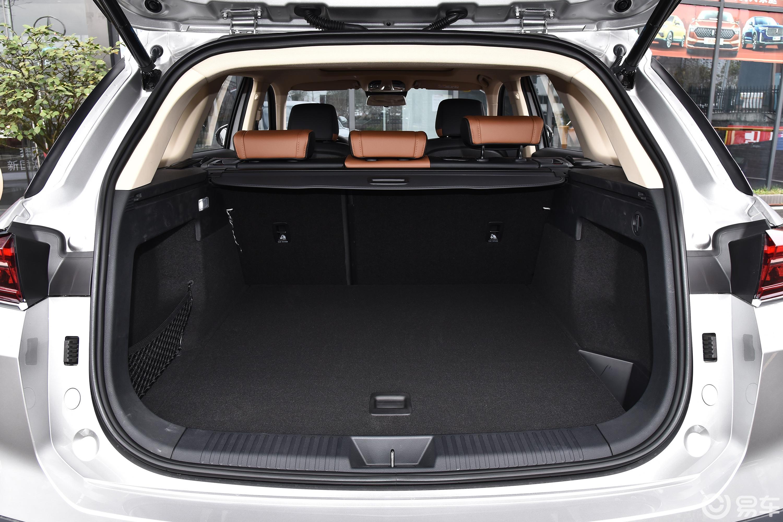 【奔腾T992.0T 尊享型(8AT)后备厢空间特写图片-汽车图片大全】-易车