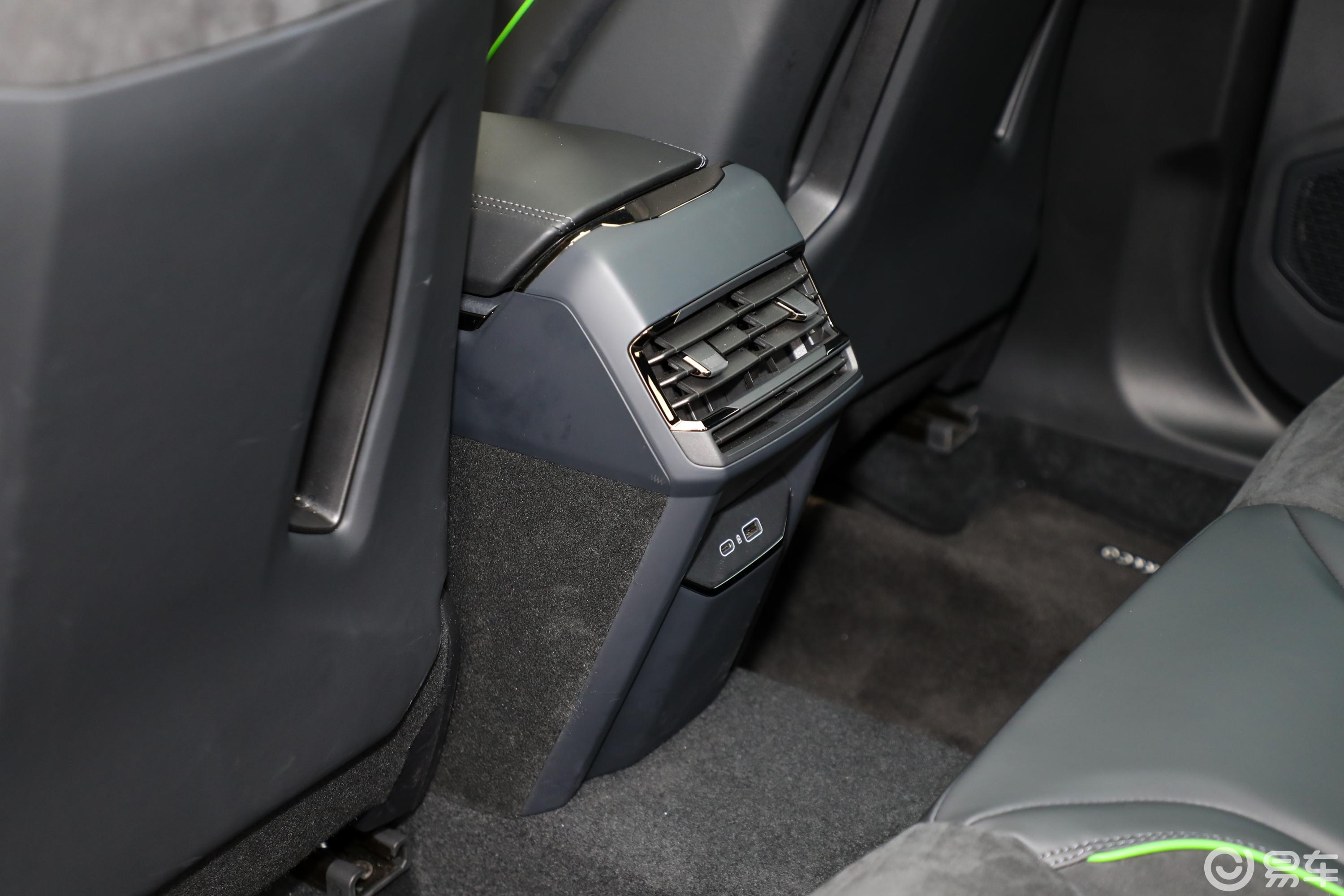 【领克0505+ 2.0T 四驱探索版后排功能图片-汽车图片大全】-易车