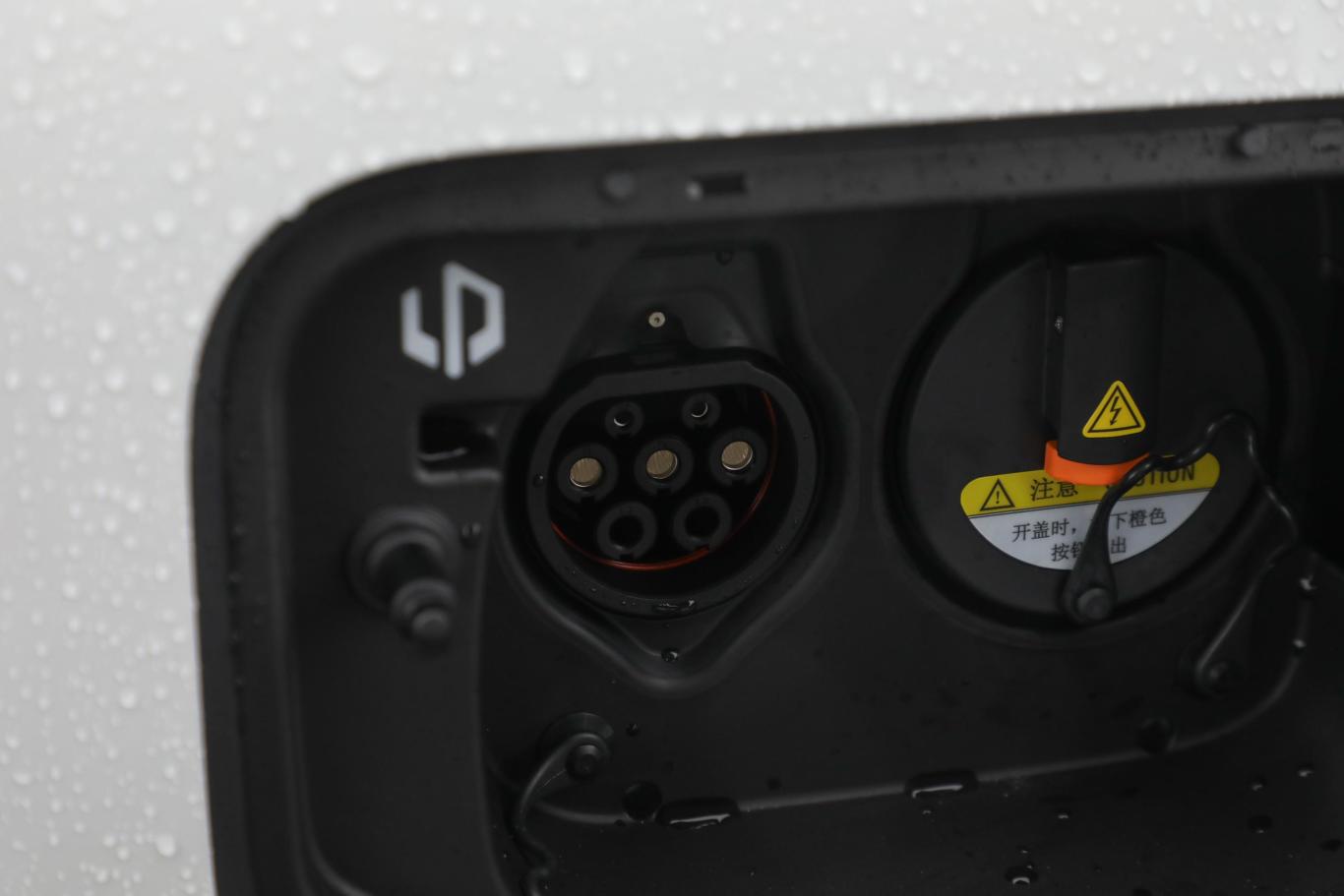 【零跑C01525km 525后驱舒享版慢充充电口图片-汽车图片大全】-易车