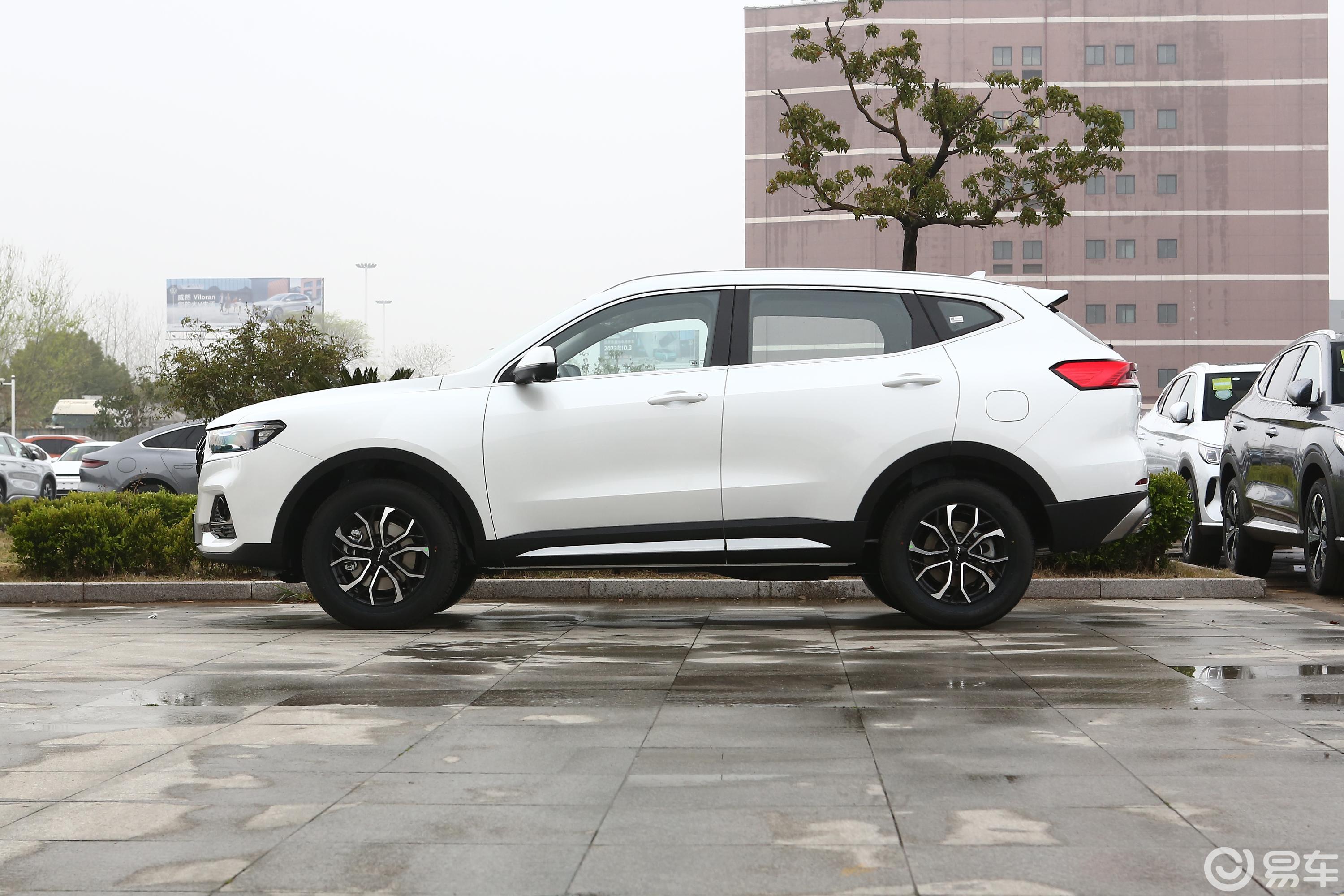 【哈弗H6国潮版 1.5T 两驱都市版正侧车头向左水平图片-汽车图片大全】-易车