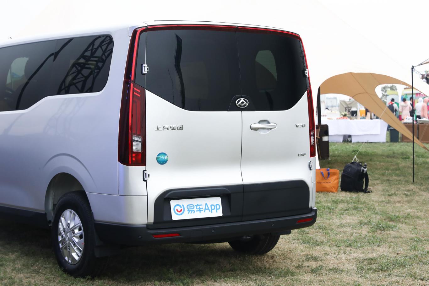 【新途V702.0T 手动短轴低顶精英版93kW 5座车尾特写图片-汽车图片大全】-易车