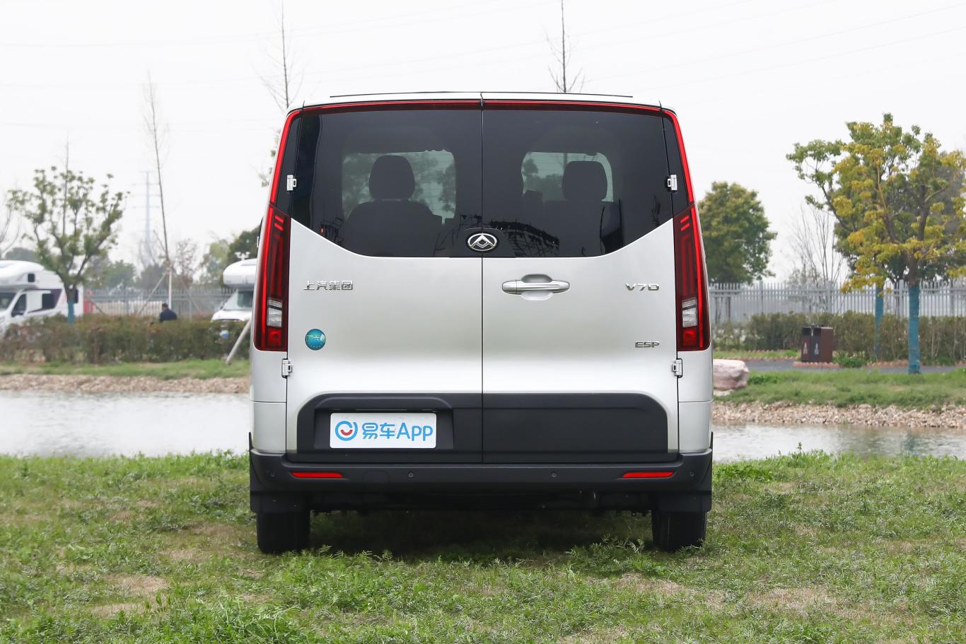 【新途V702.0T 手动短轴低顶精英版93kW 5座正后水平图片-汽车图片大全】-易车