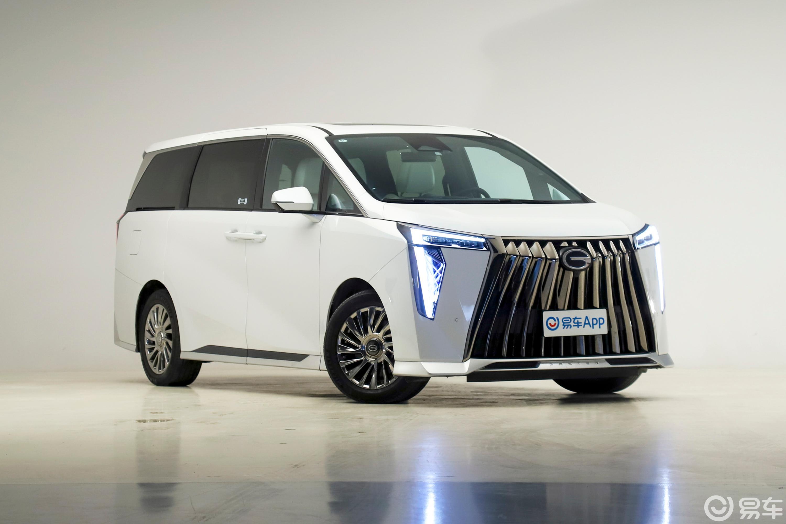 【传祺M8宗师系列 双擎 2.0T 御尊版 7座侧前45度车头向右水平图片-汽车图片大全】-易车