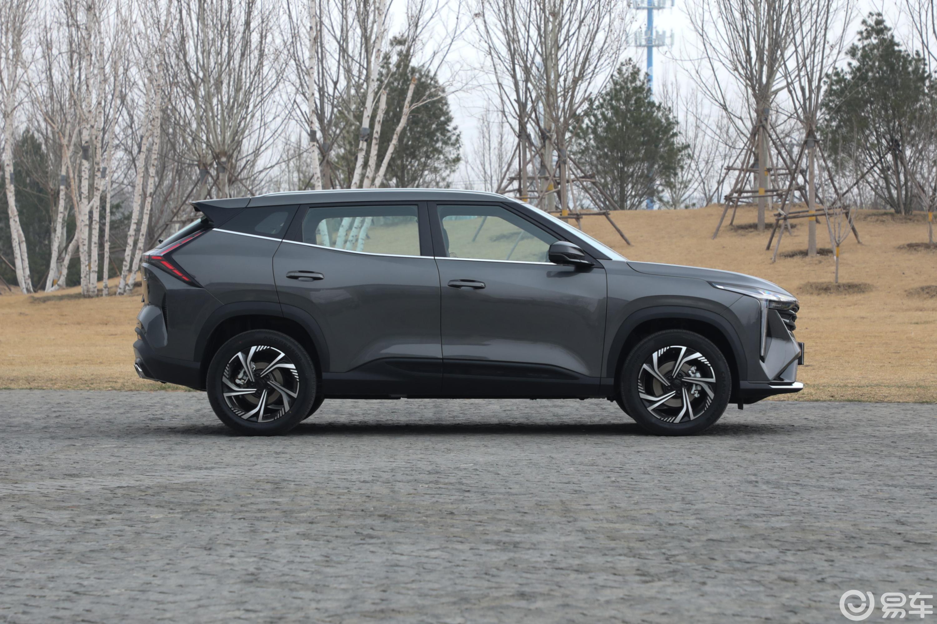 【博越博越COOL 1.5T 智慧型正侧车头向右水平图片-汽车图片大全】-易车