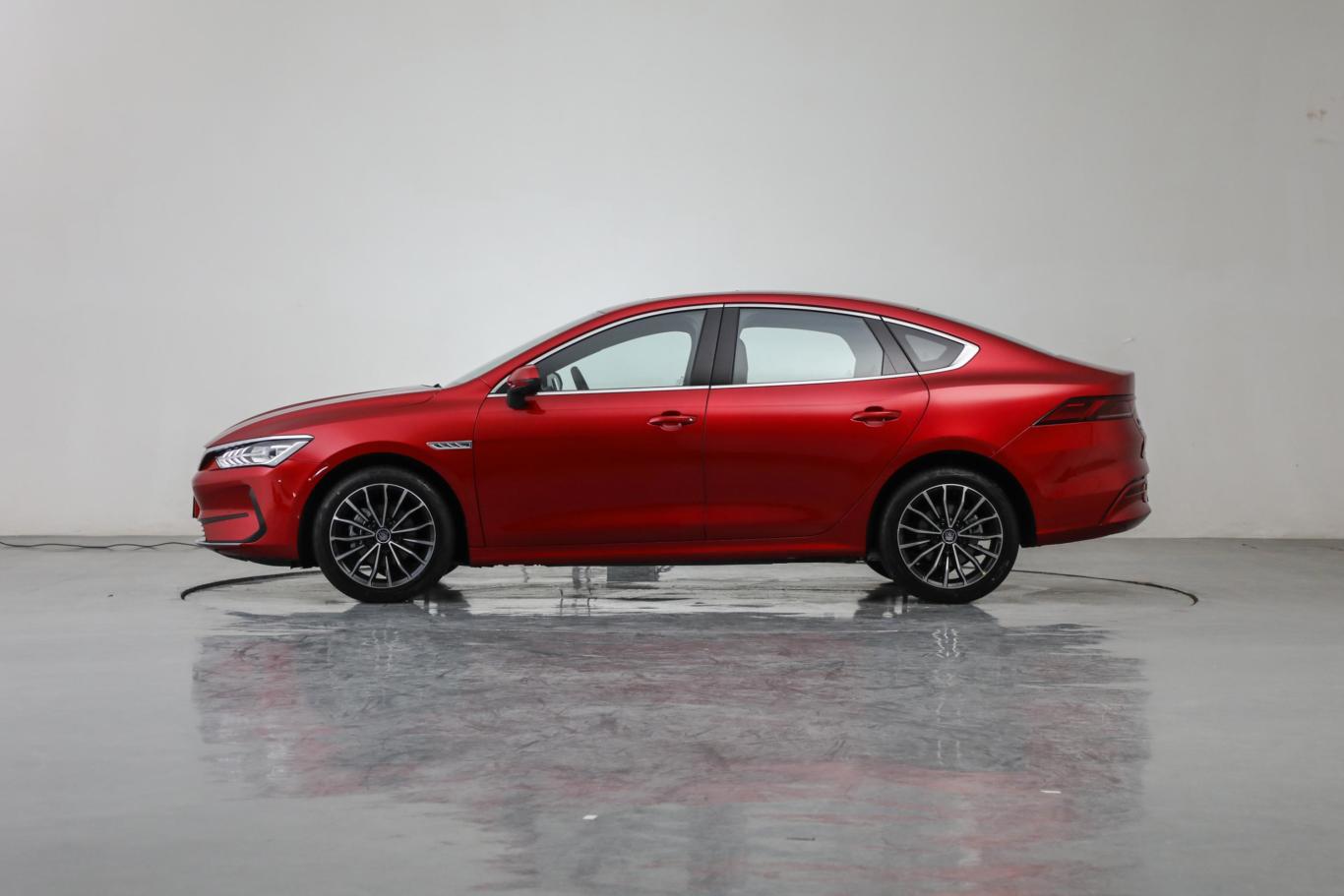 【秦PLUS新能源EV 冠军版 610km 卓越型正侧车头向左水平图片-汽车图片大全】-易车